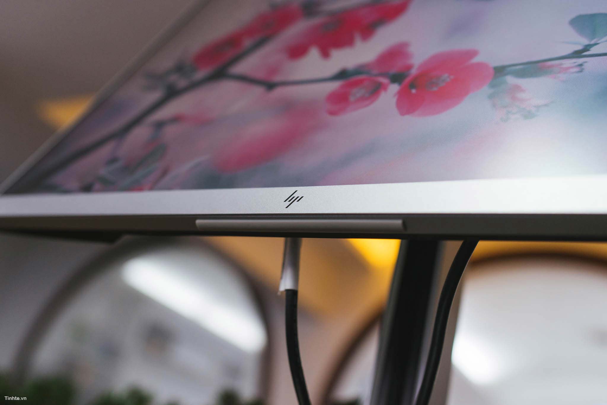 Trên tay HP EliteDisplay E243i: Màn hình cao cấp dành cho văn phòng ...