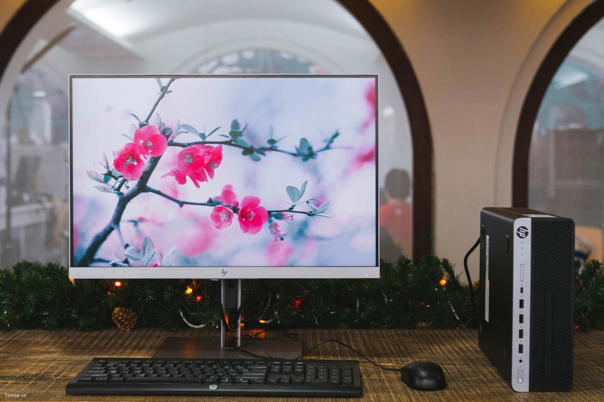 Trên tay HP EliteDisplay E243i: Màn hình cao cấp dành cho văn phòng ...