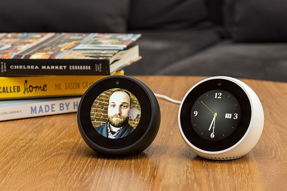 Review Amazon Echo Spot – đồng hồ báo thức cũng lắm “công phu”
