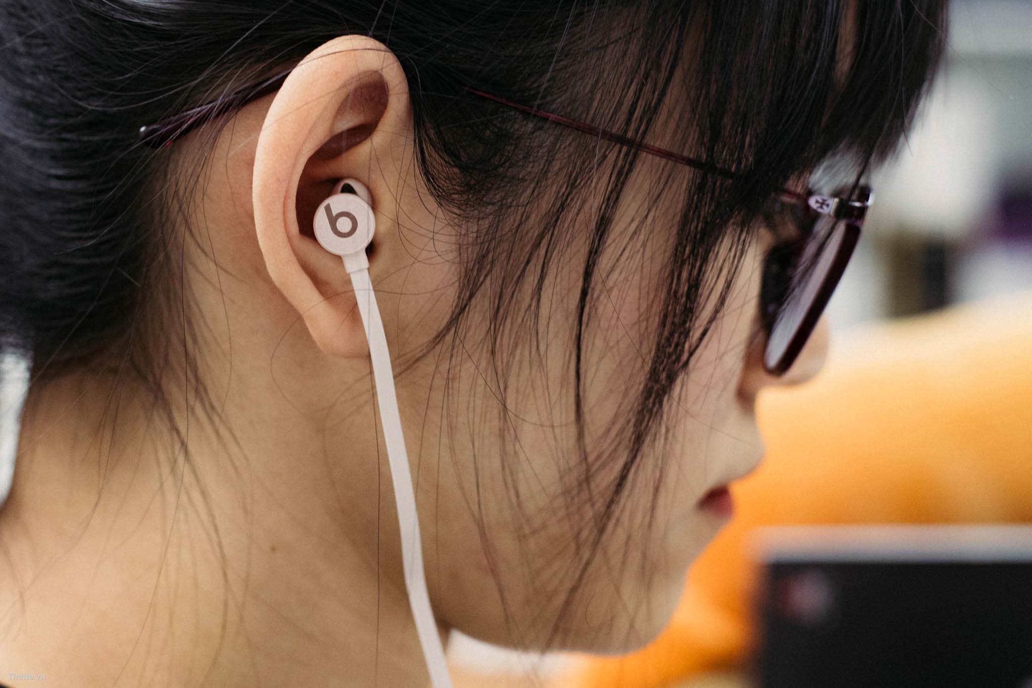 Trên tay tai nghe lighting urBeats 3: hoàn thiện tốt, dây chống rối ...