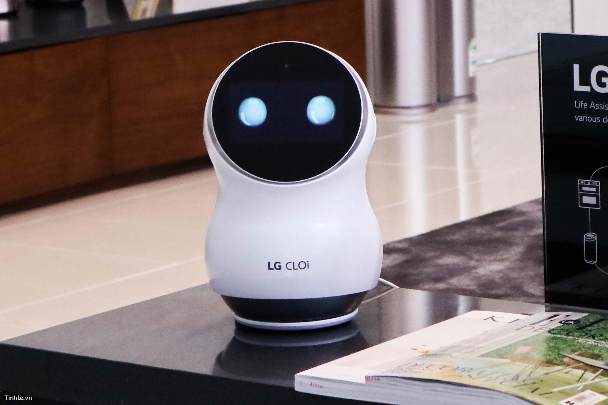 Ngắm dàn Robot "khủng" của LG: đa dạng, có cả Robot hỗ trợ người khuyết tật