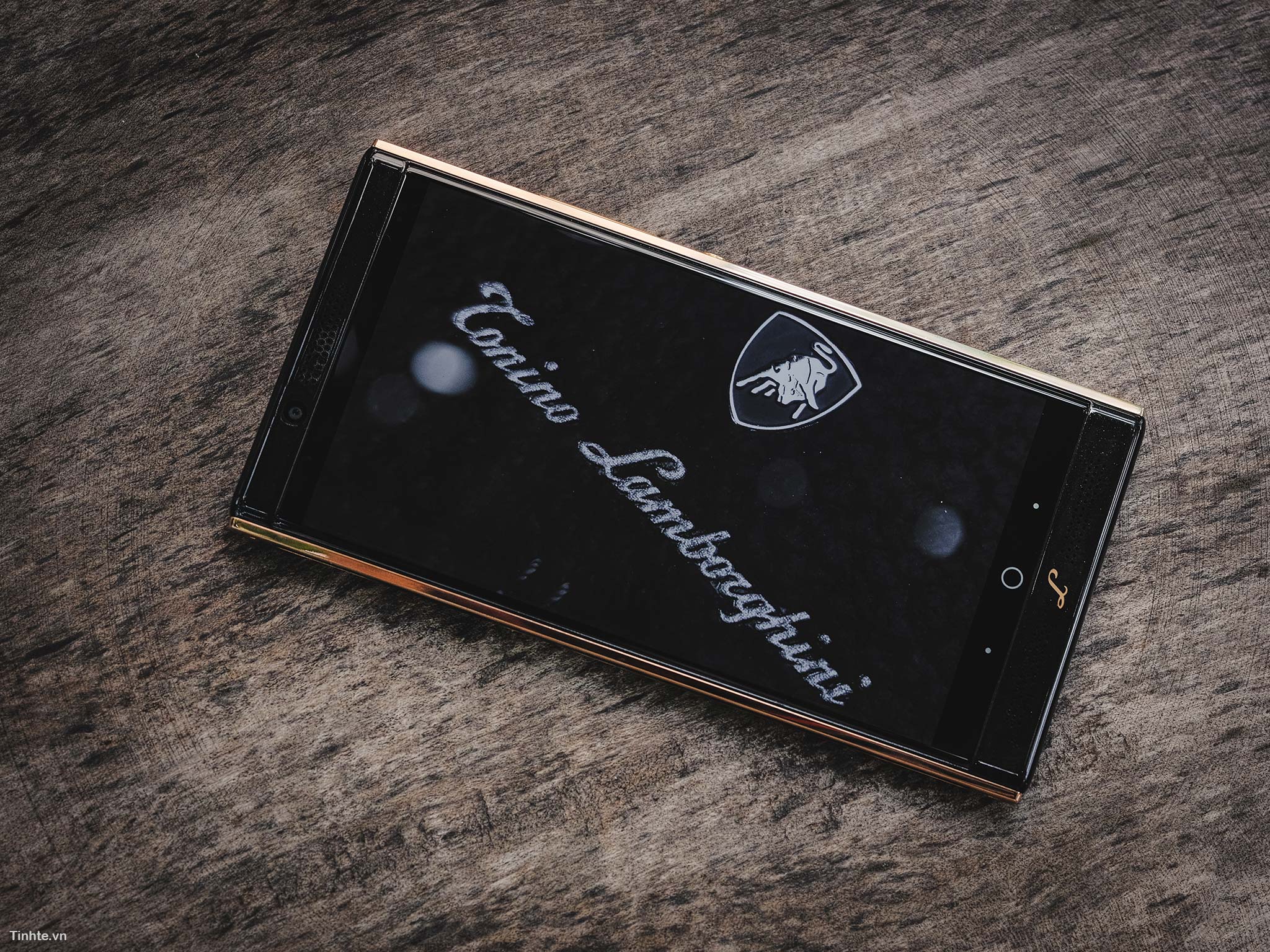 Hình ảnh Tonino Lamborghini Alpha One: màn hình 5,5", thiết kế mỏng ...