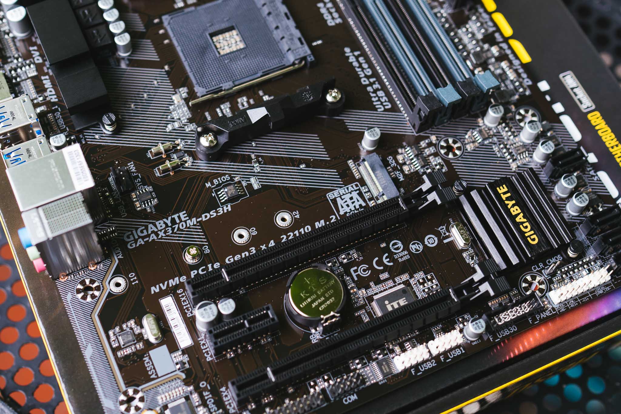 Trên tay GIGABYTE AX370M-DS3H: Bo mạch chủ giá mềm dành cho dàn máy AMD ...