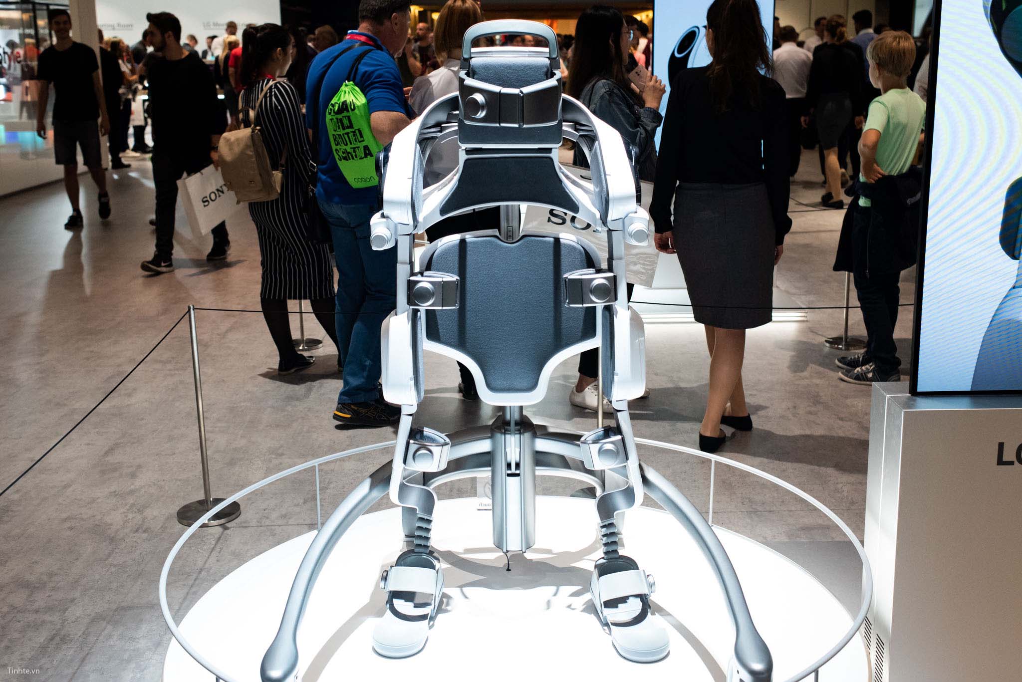 #IFA18: CLOi SuitBot - bộ xương trợ lực gắn ngoài độc đáo của LG