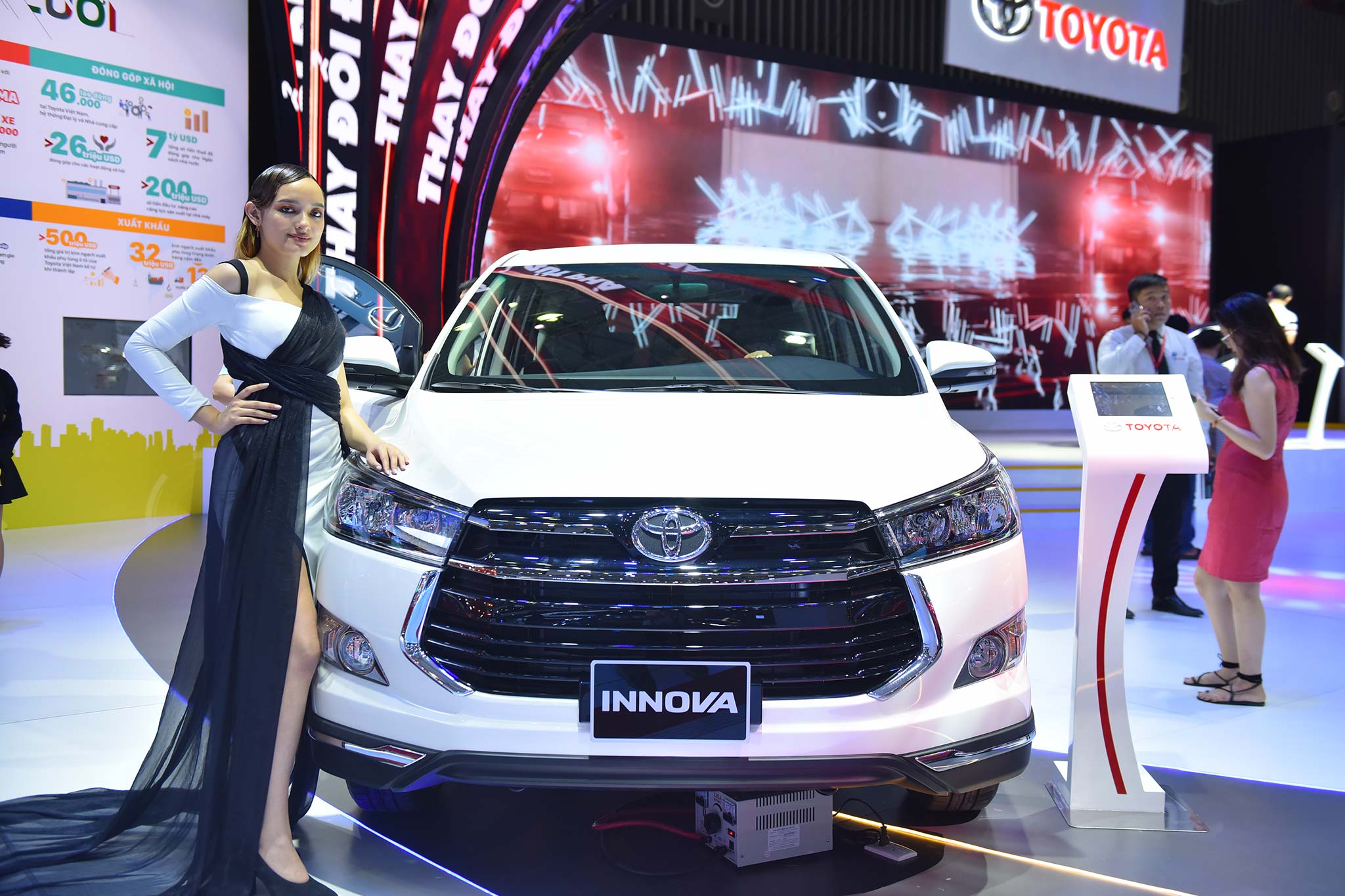 Toyota Việt Nam giới thiệu Innova 2018, thêm tính năng an toàn và màu ...