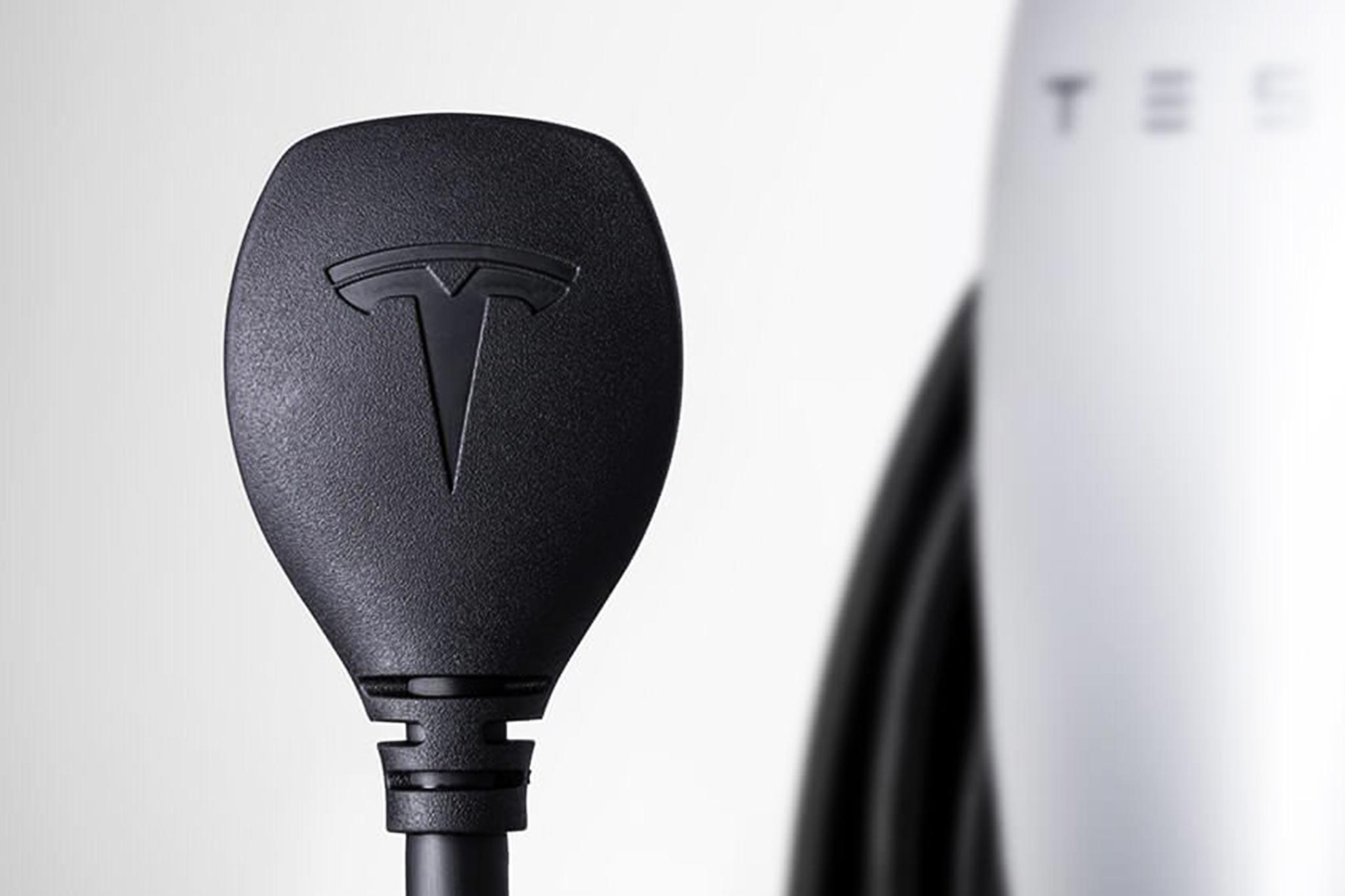 Tesla giới thiệu bộ sạc di động tốc độ nhanh cho xe điện, giá 500 USD ...