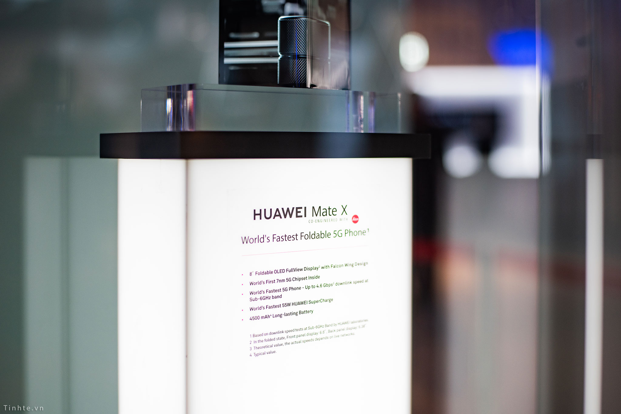 #MWC19: Huawei và Samsung trưng bày điện thoại màn hình gập tại quầy triển lãm như thế nào?