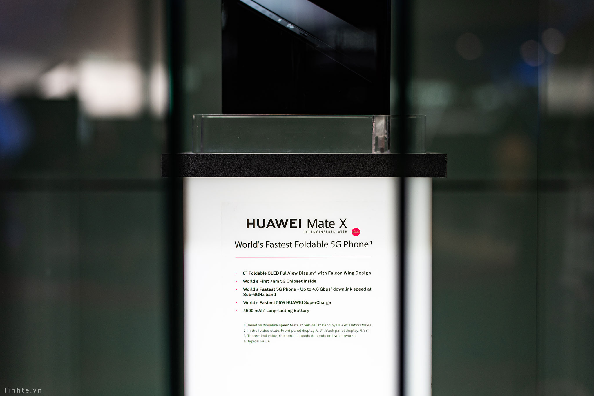 #MWC19: Huawei và Samsung trưng bày điện thoại màn hình gập tại quầy triển lãm như thế nào?