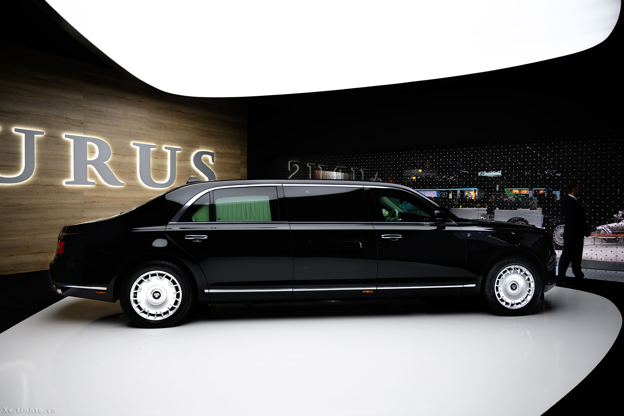 Trên tay Aurus Senat: "Rolls-Royce của người Nga", xe chở TT Putin