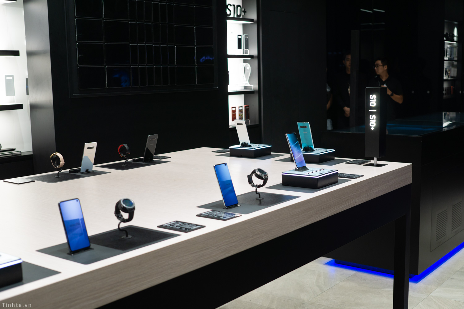 Anh em nhớ tham quan Samsung Showcase ở Bitexco, có từ smartphone ...