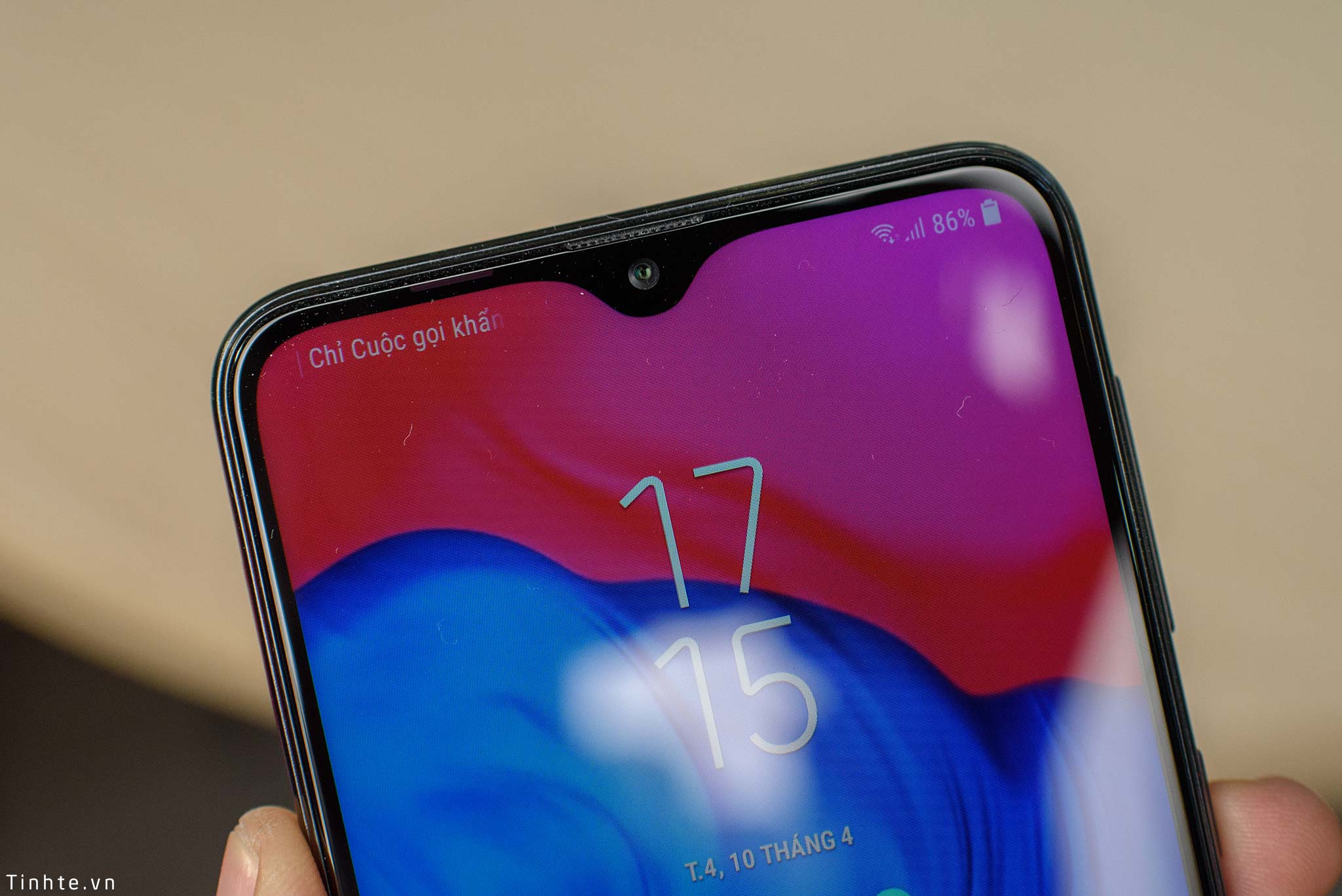 Mở hộp Samsung Galaxy M10: màn hình 6,2" HD+, camera kép có góc siêu ...