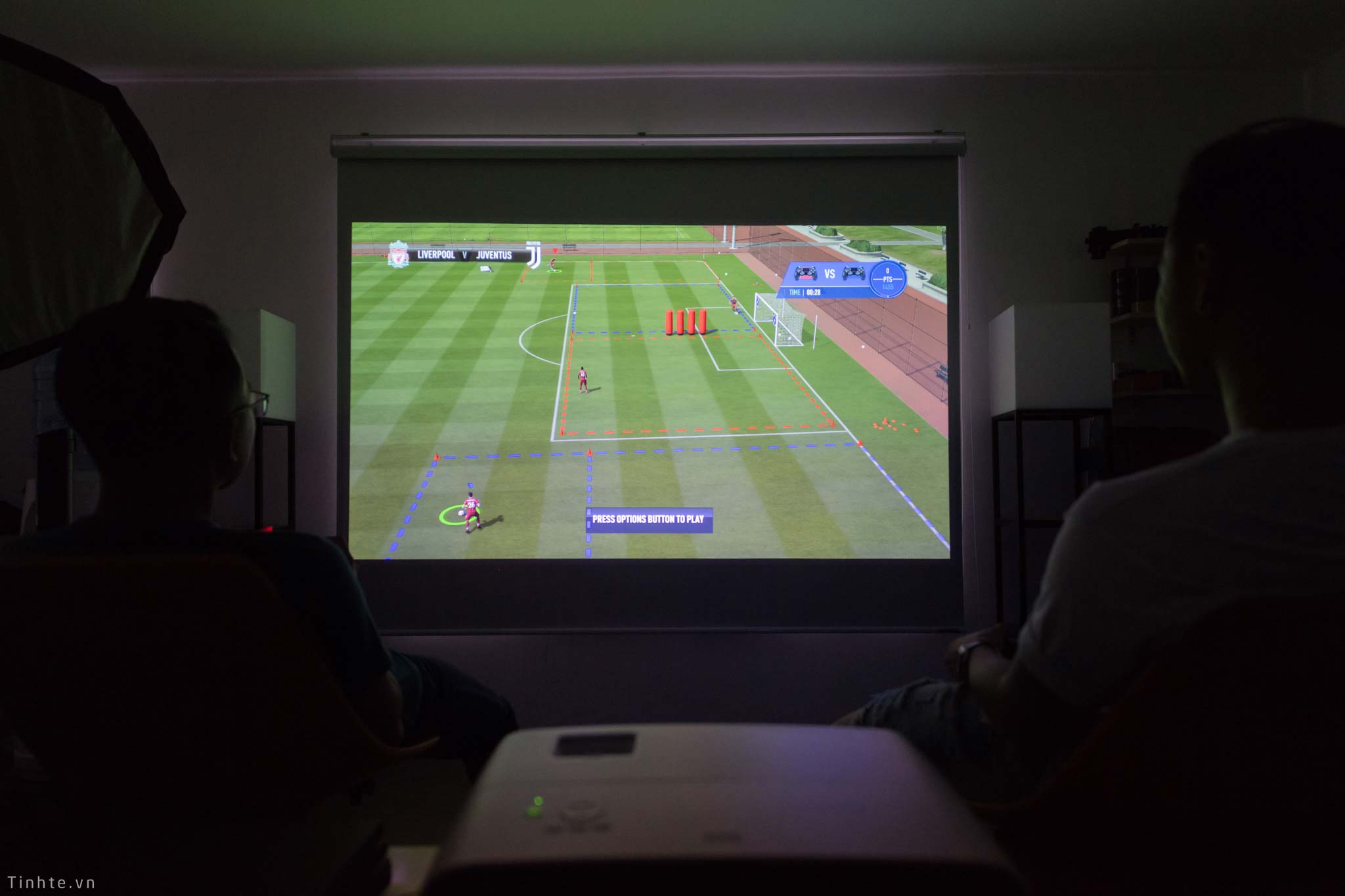 Trải nghiệm máy chiếu BenQ W2700: Chơi PS4 trên màn hơn trăm inch, chuẩn 4K HDR, màu DCI-P3 điện ảnh