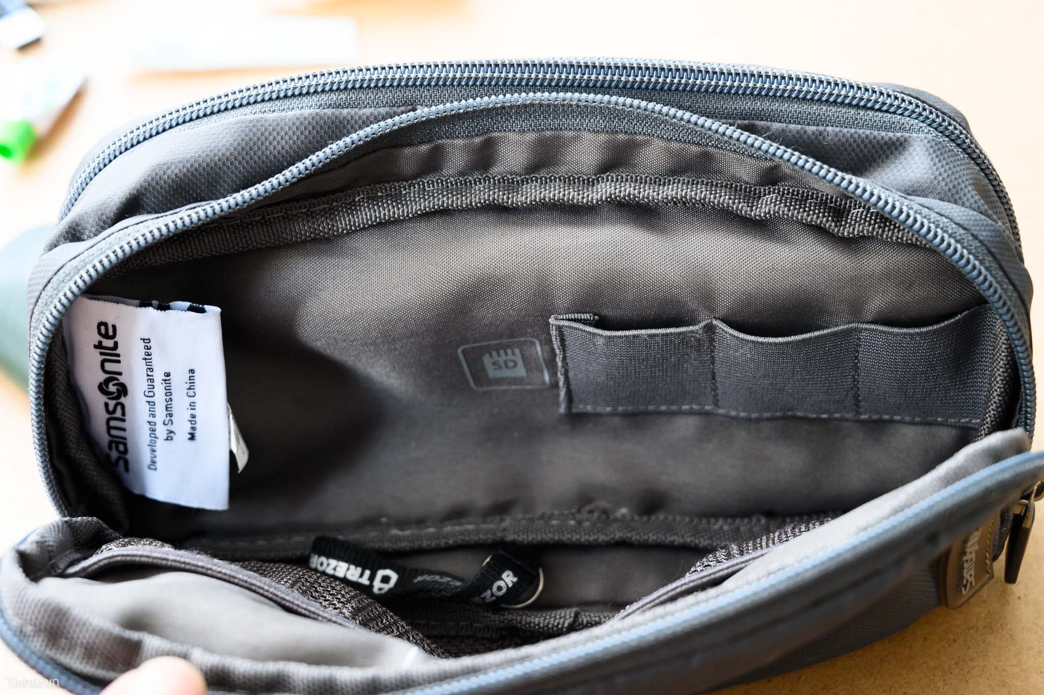 Trên tay túi đựng cáp Samsonite cable pouch - Đựng đủ thứ trên đời