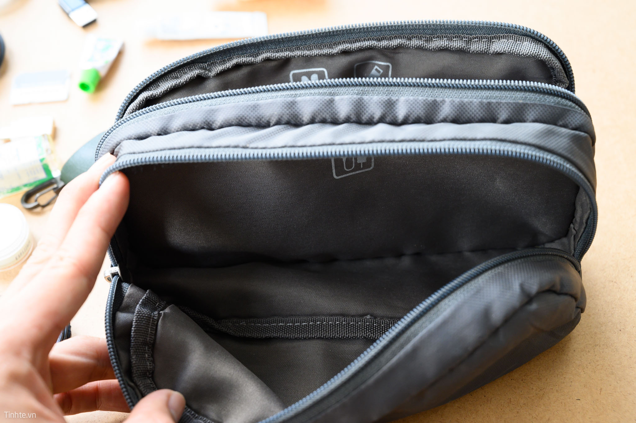 Trên tay túi đựng cáp Samsonite cable pouch - Đựng đủ thứ trên đời