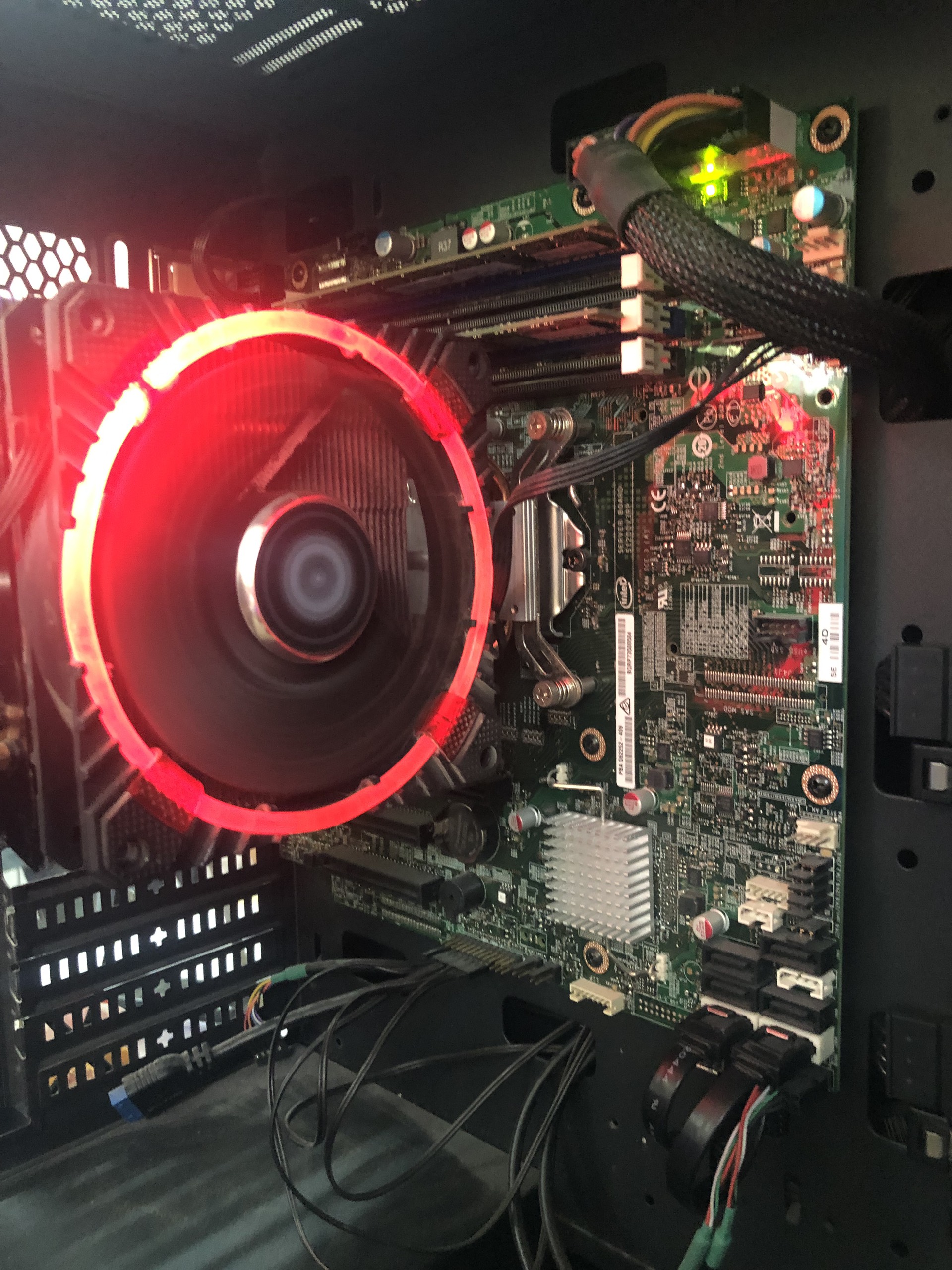 Intel Server S1200V3RP có gắn đc card màng hình không? | Viết bởi ...