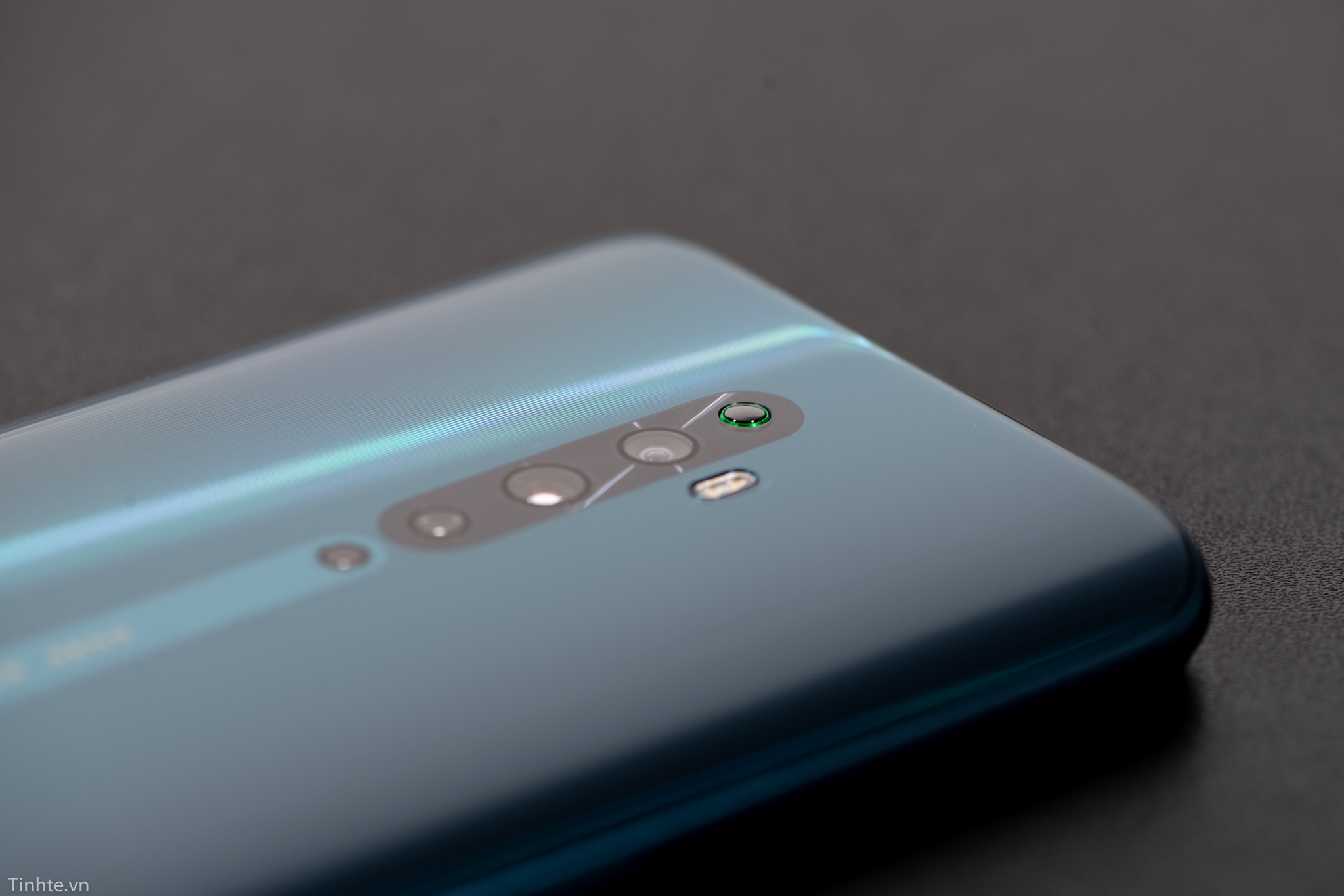 Trên tay OPPO Reno 2F