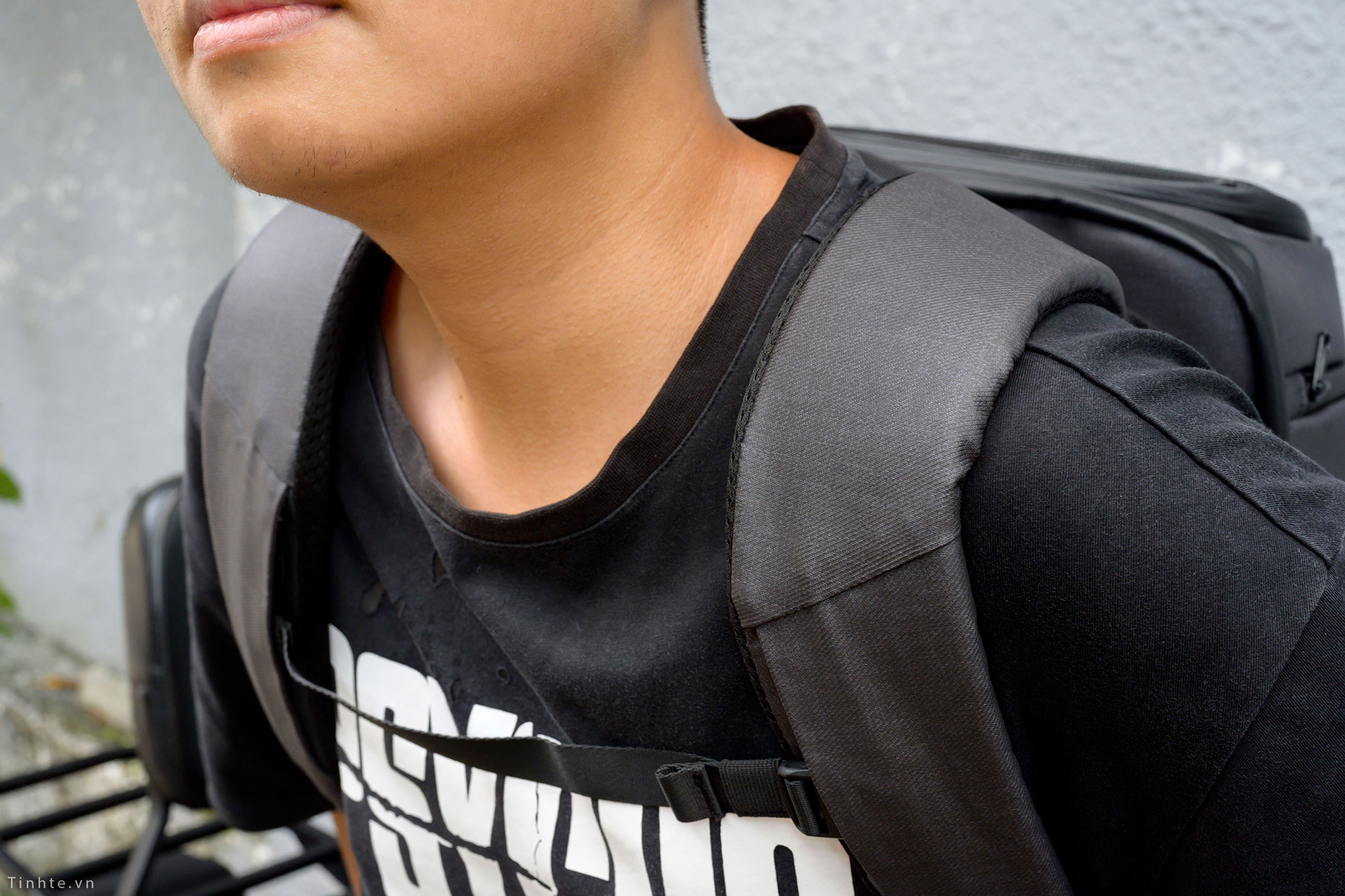 Trên tay ba lô Kingsons Beam Backpack: Lấy ánh sáng mặt trời để sạc pin ...