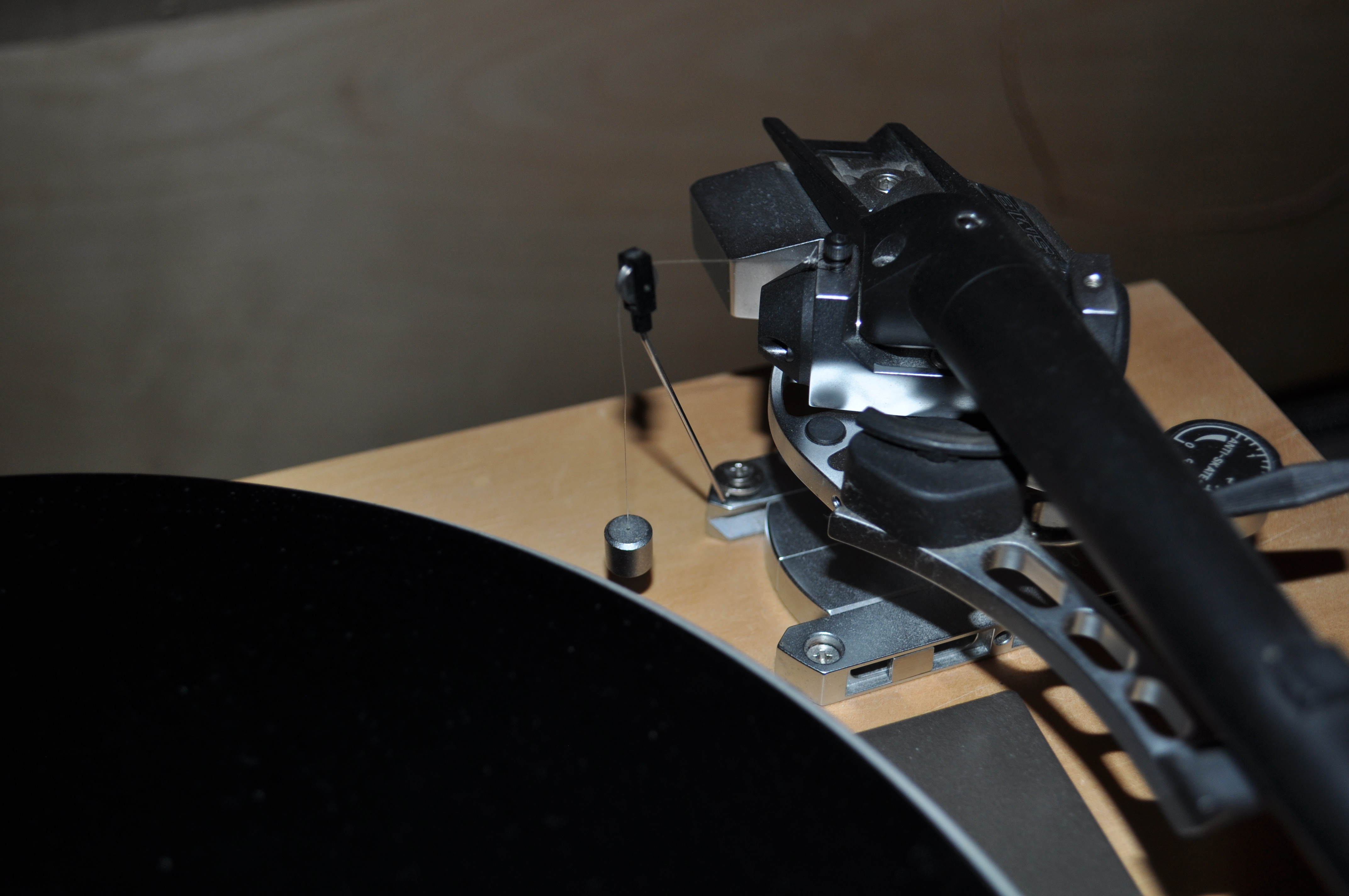 Vì sao sử dụng những chiếc turntable rẻ tiền có thể làm hư đĩa vinyl?