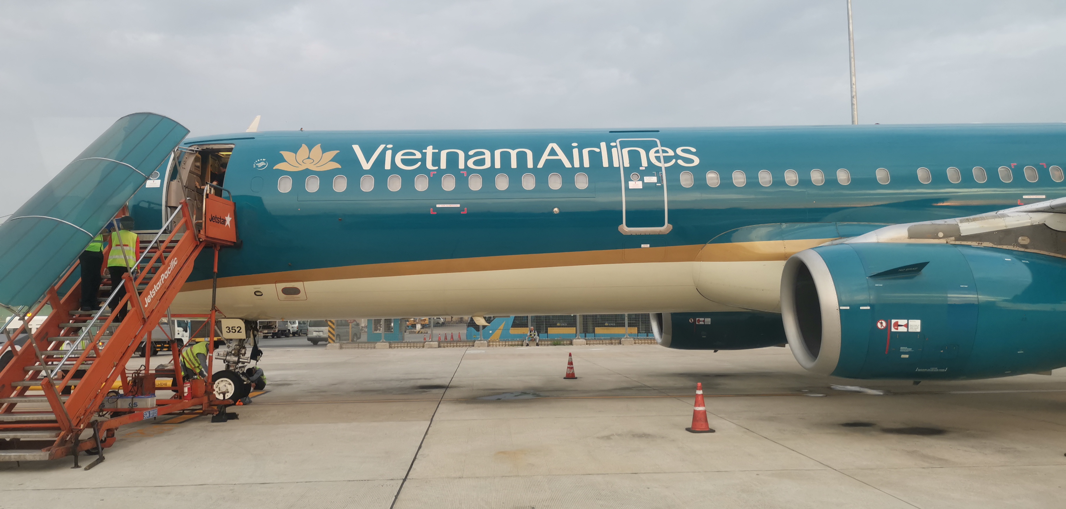 Trải nghiệm bay Jetstar Pacific trên máy bay Airbus A321 của Vietnam ...