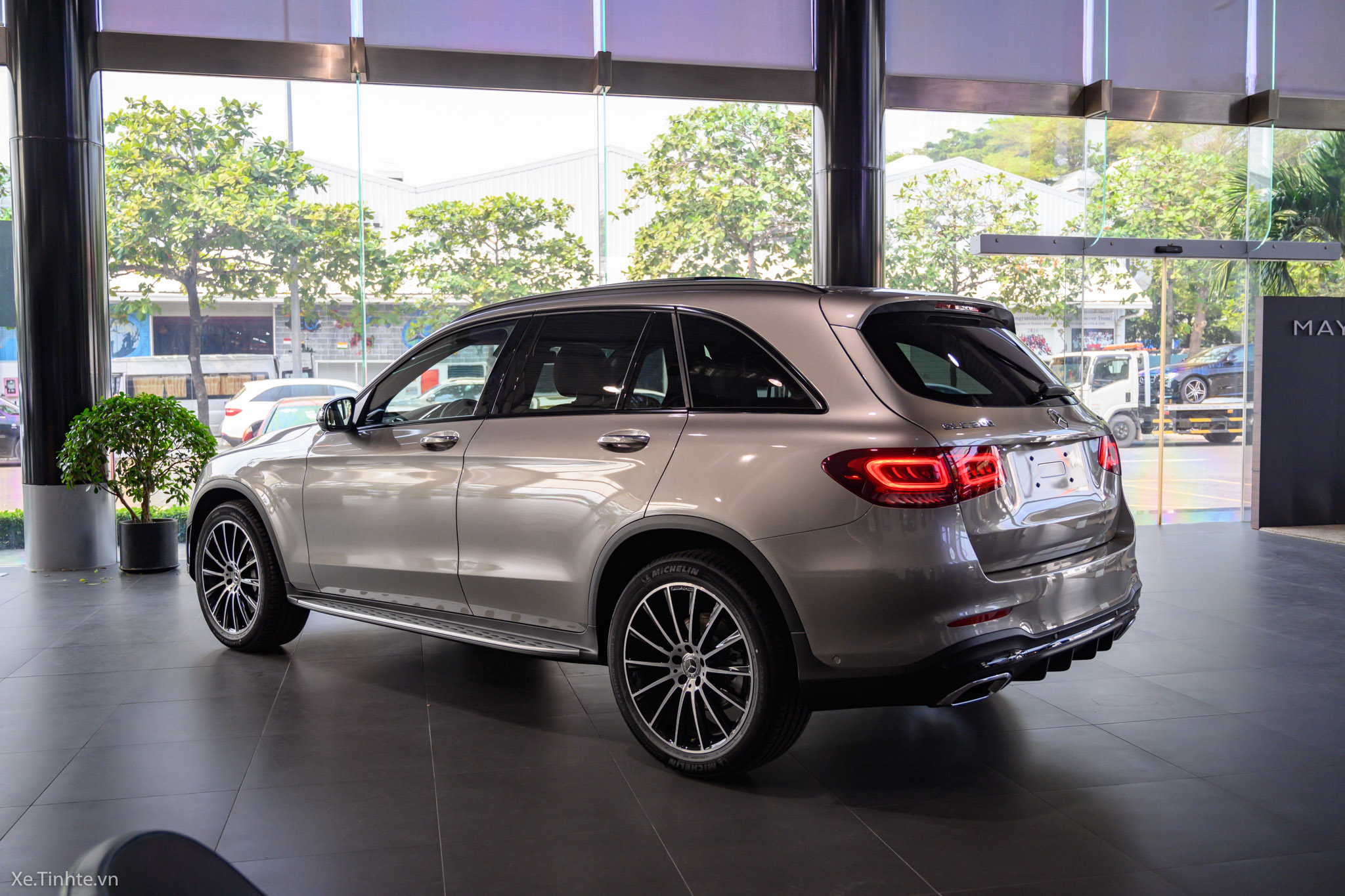 Trên tay Mercedes-Benz GLC 300 4Matic Facelift