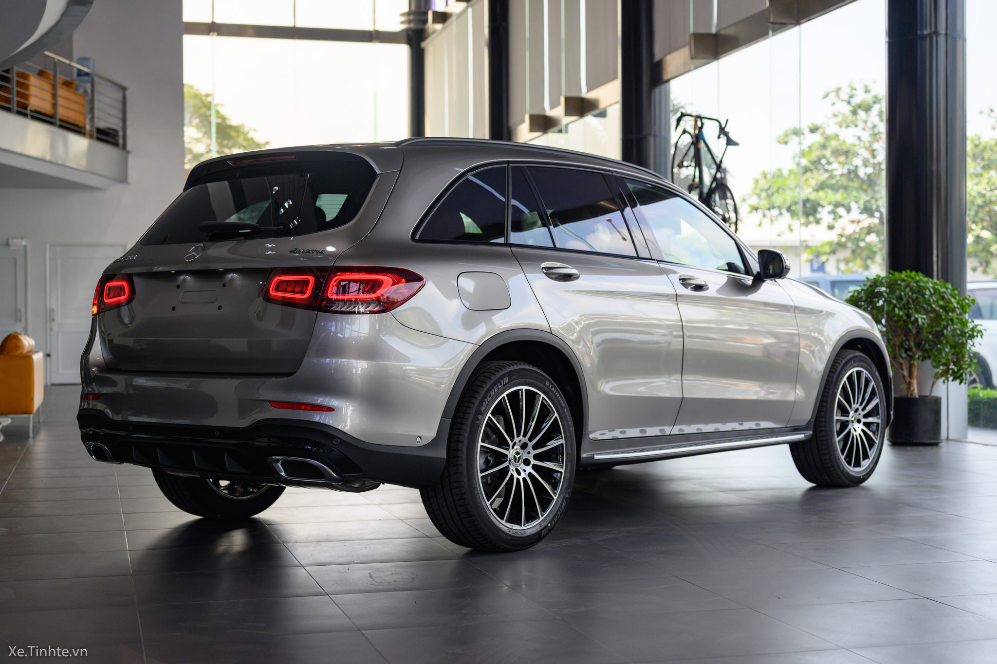 Trên tay Mercedes-Benz GLC 300 4Matic Facelift