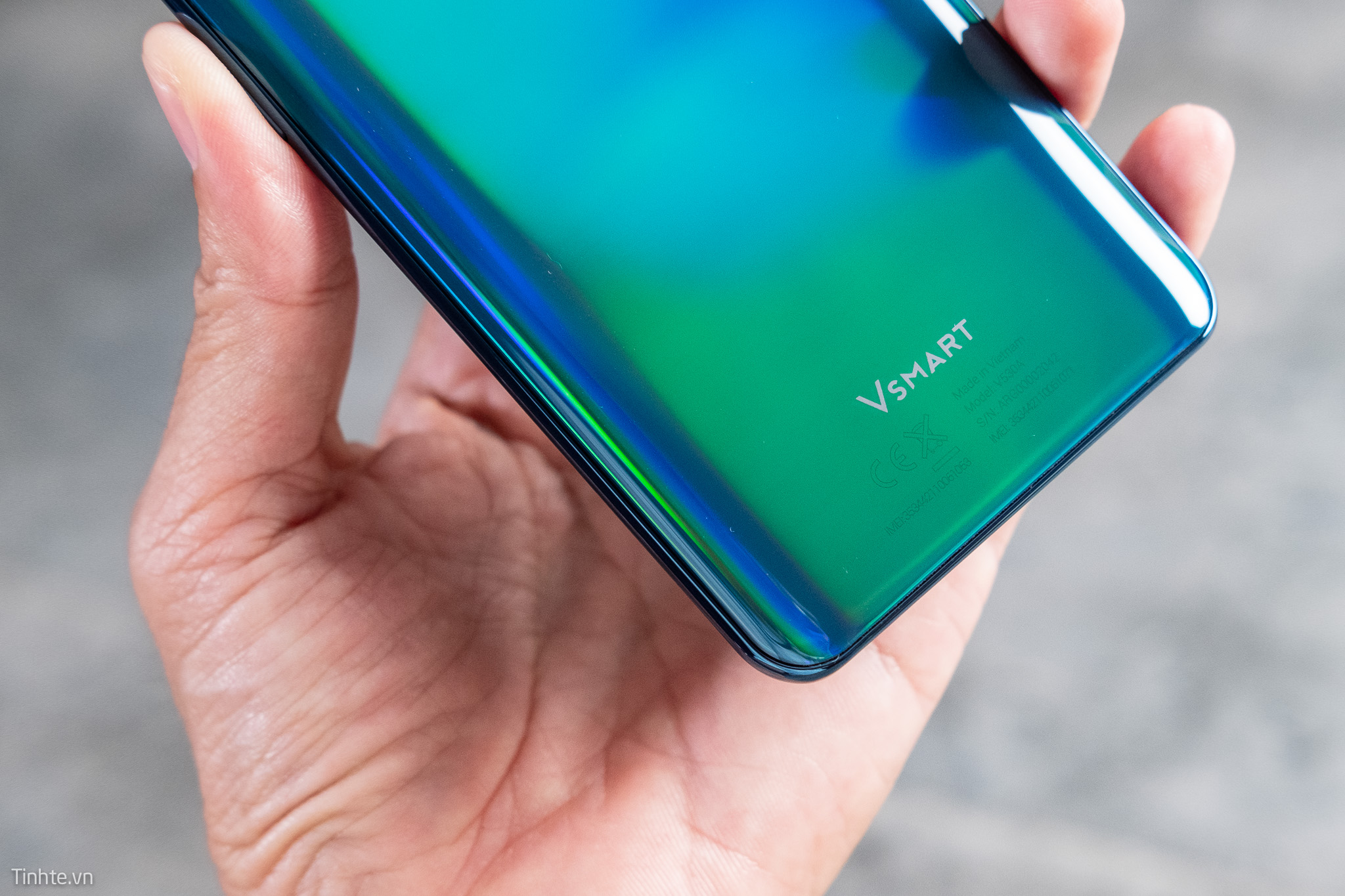 Trên tay Vsmart Active 3 xanh ngọc lục bảo: đẹp