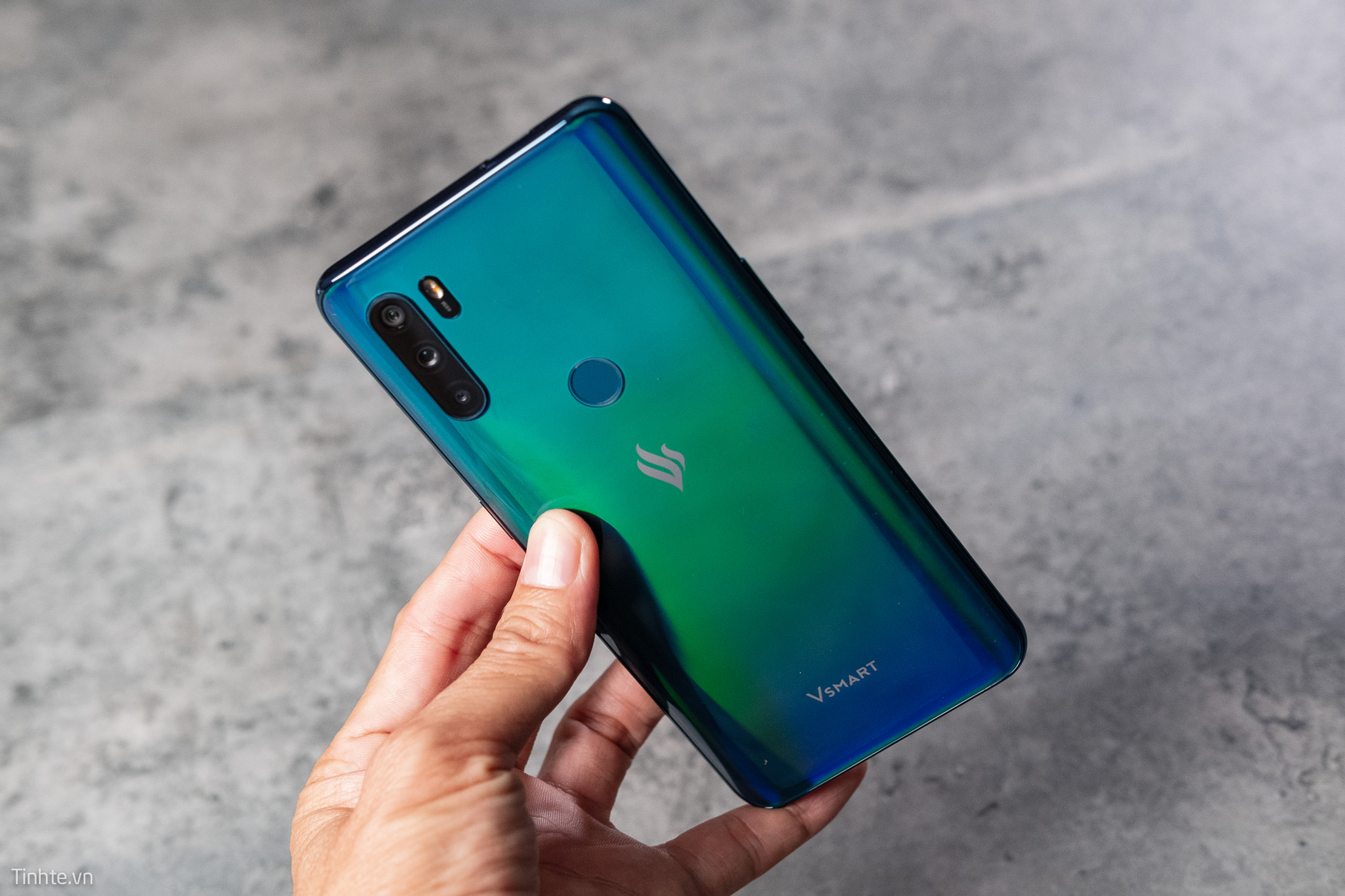 Trên tay Vsmart Active 3 xanh ngọc lục bảo: đẹp