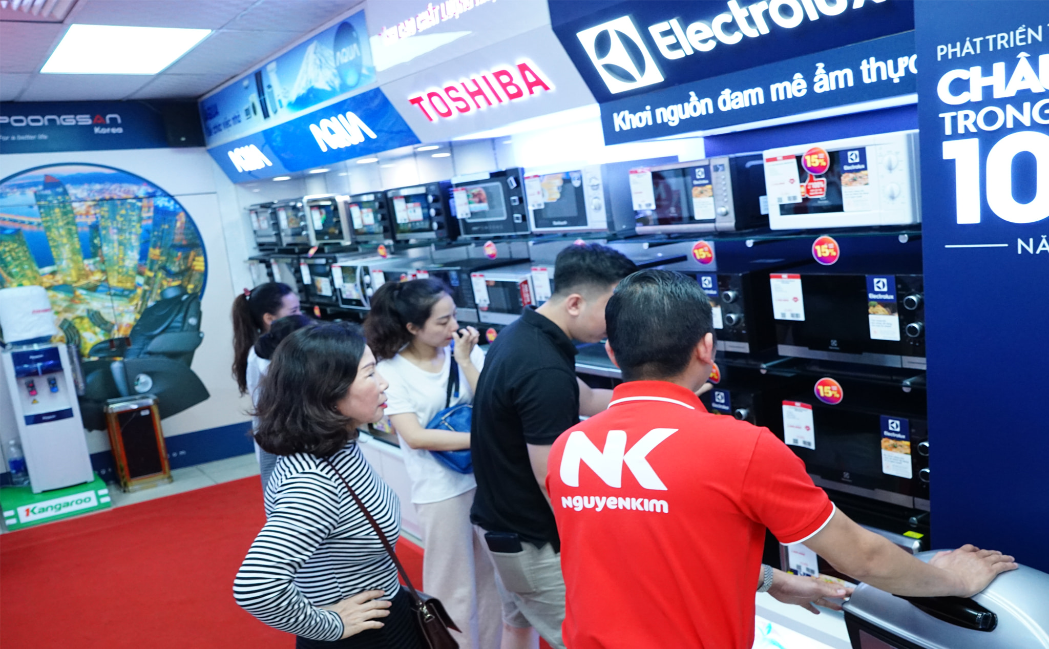[QC] Nguyễn Kim tung loạt sản phẩm giá sốc giúp người tiêu dùng nâng ...