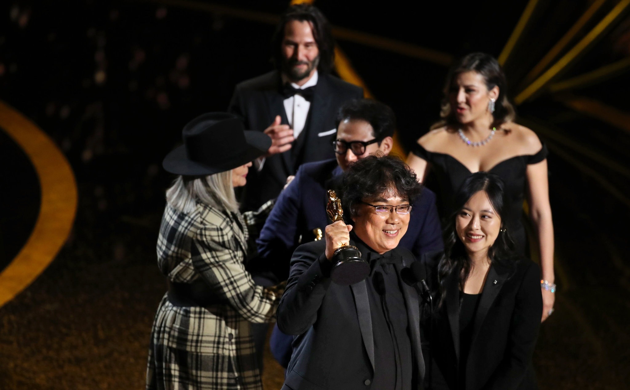 Lần đầu tiên trong lịch sử giải Oscar, phim nói tiếng nước ngoài đoạt ...
