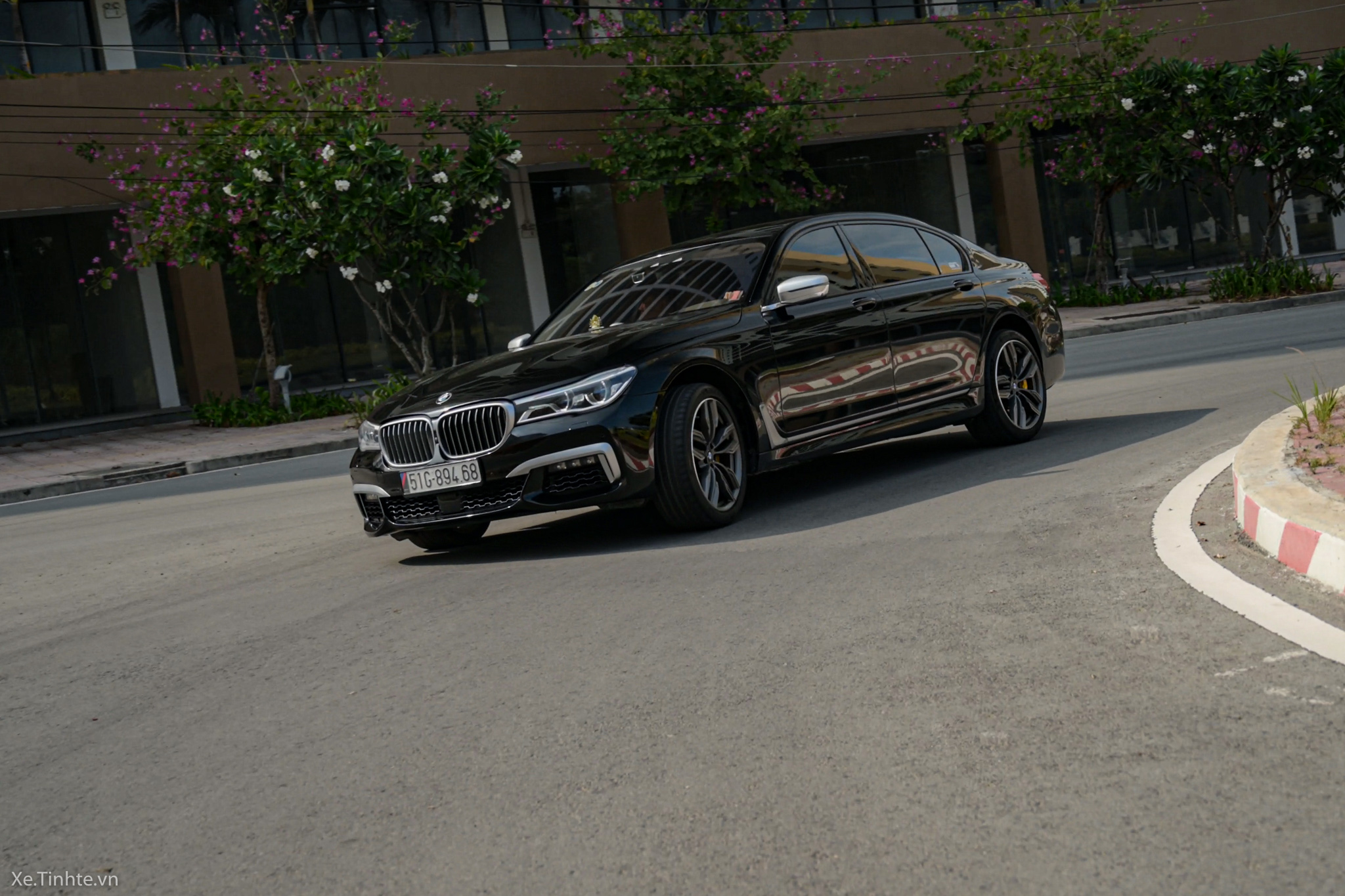 Trên tay BMW 740Li 2016 G12: Cũ nhưng chưa hề lỗi thời