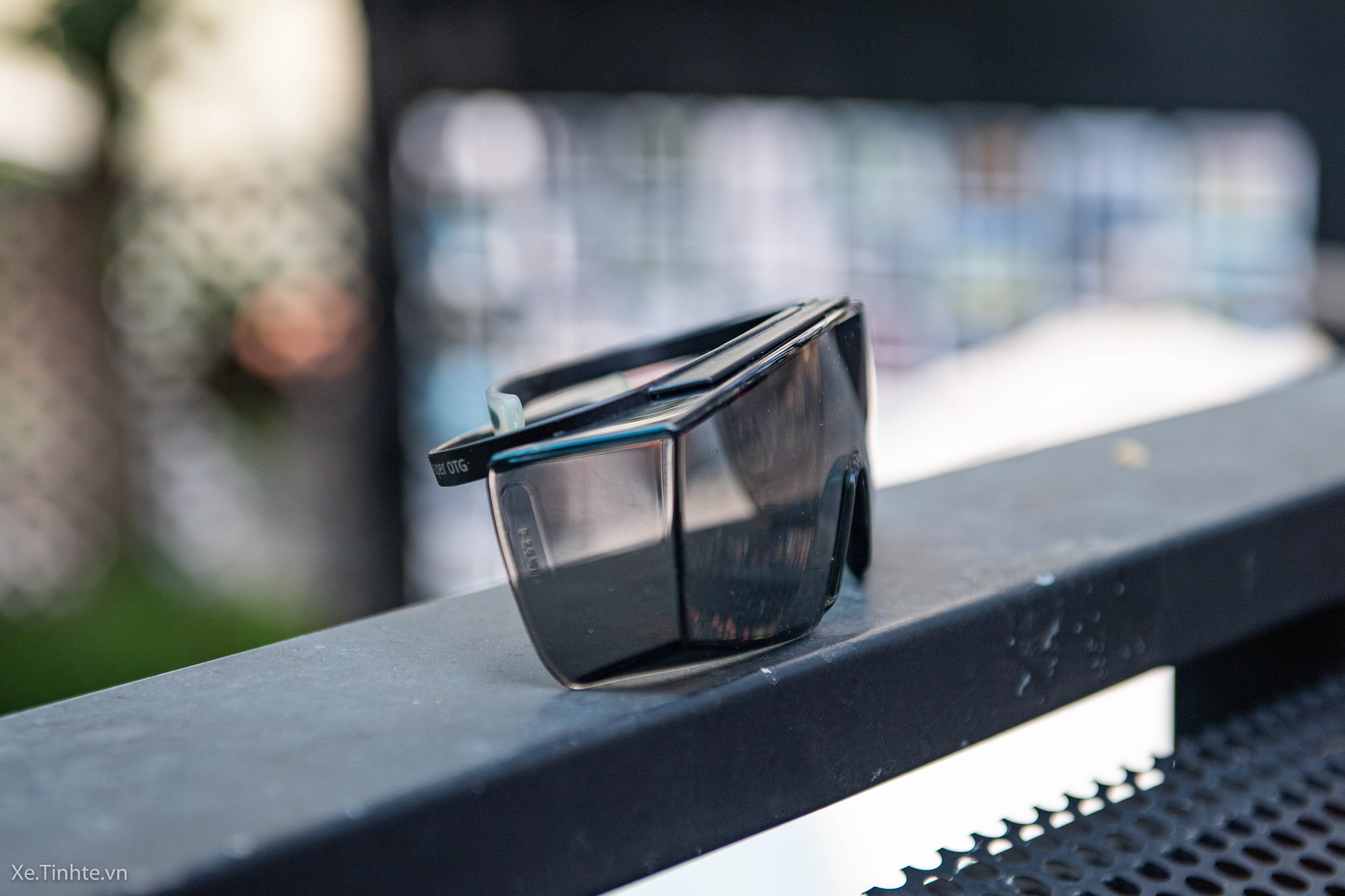 Trên tay kính bảo hộ UVEX Super OTG - có thể mang chồng lên kính cận ...