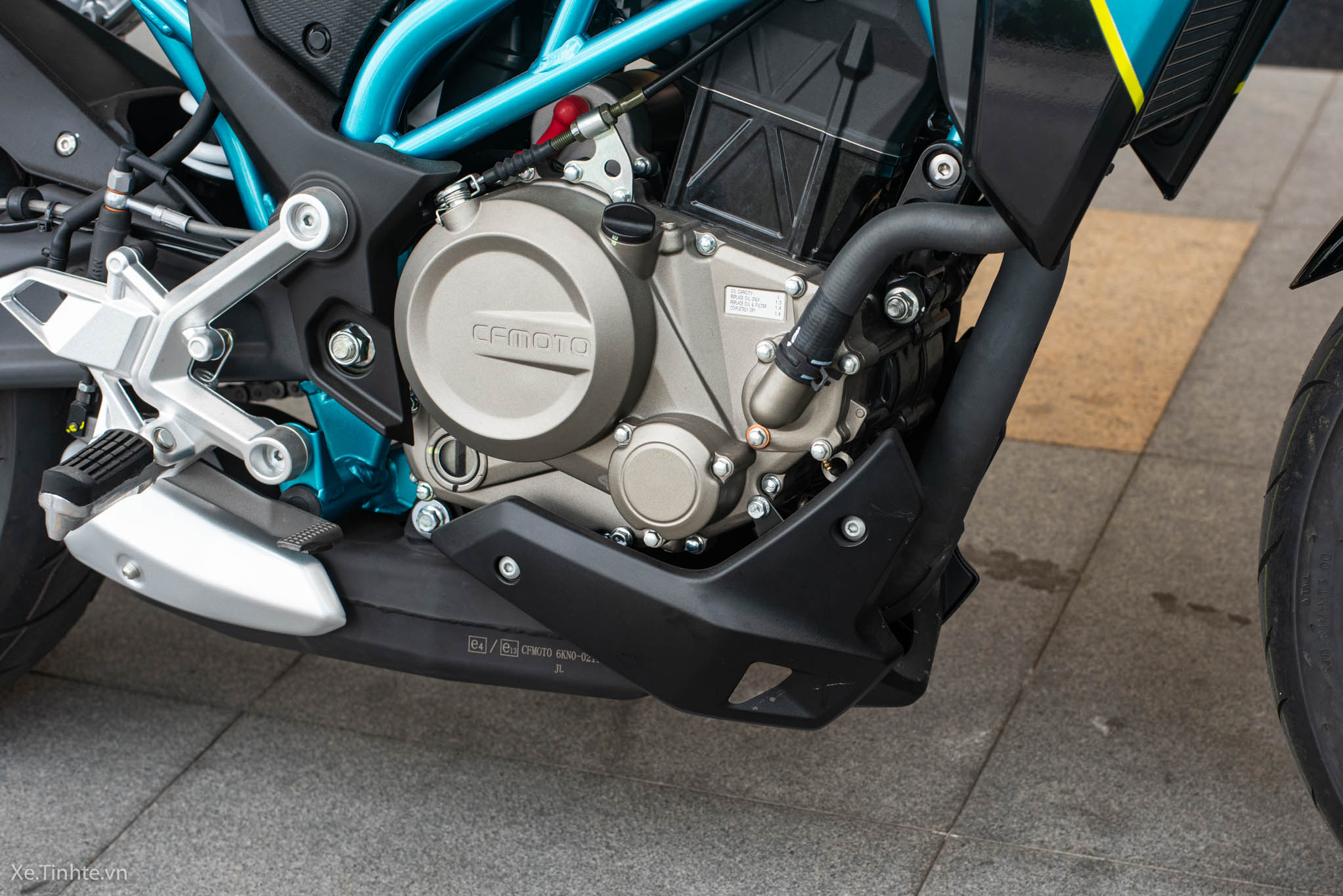 Trên tay CF 300NK của hãng xe Trung Quốc CF Moto, giá 125 triệu, đã ...