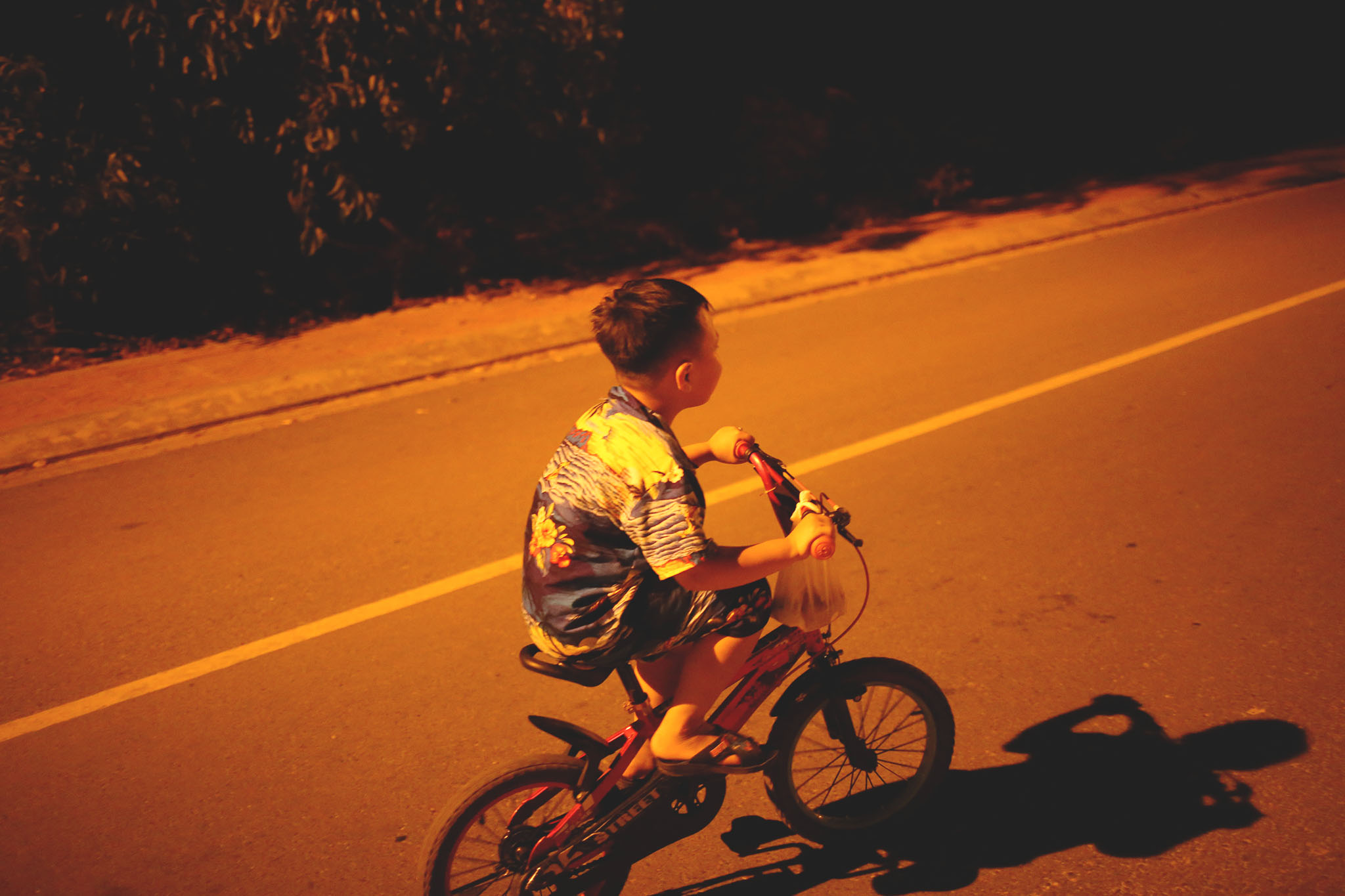 Cài đặt thông số để chụp ảnh ban đêm như thế nào khi không có tripod ...