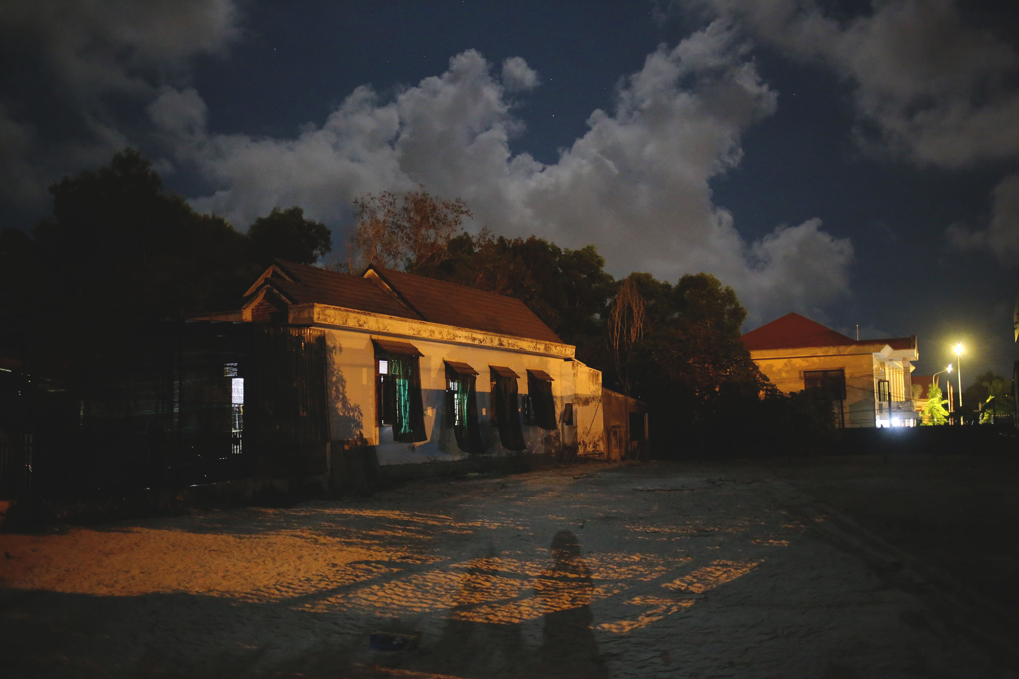 Cài đặt thông số để chụp ảnh ban đêm như thế nào khi không có tripod ...