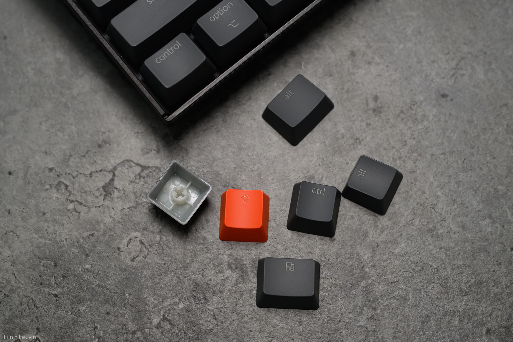 Trên tay Keychron K6: cỡ 65%, Bluetooth 3 thiết bị, RGB lại còn thay ...