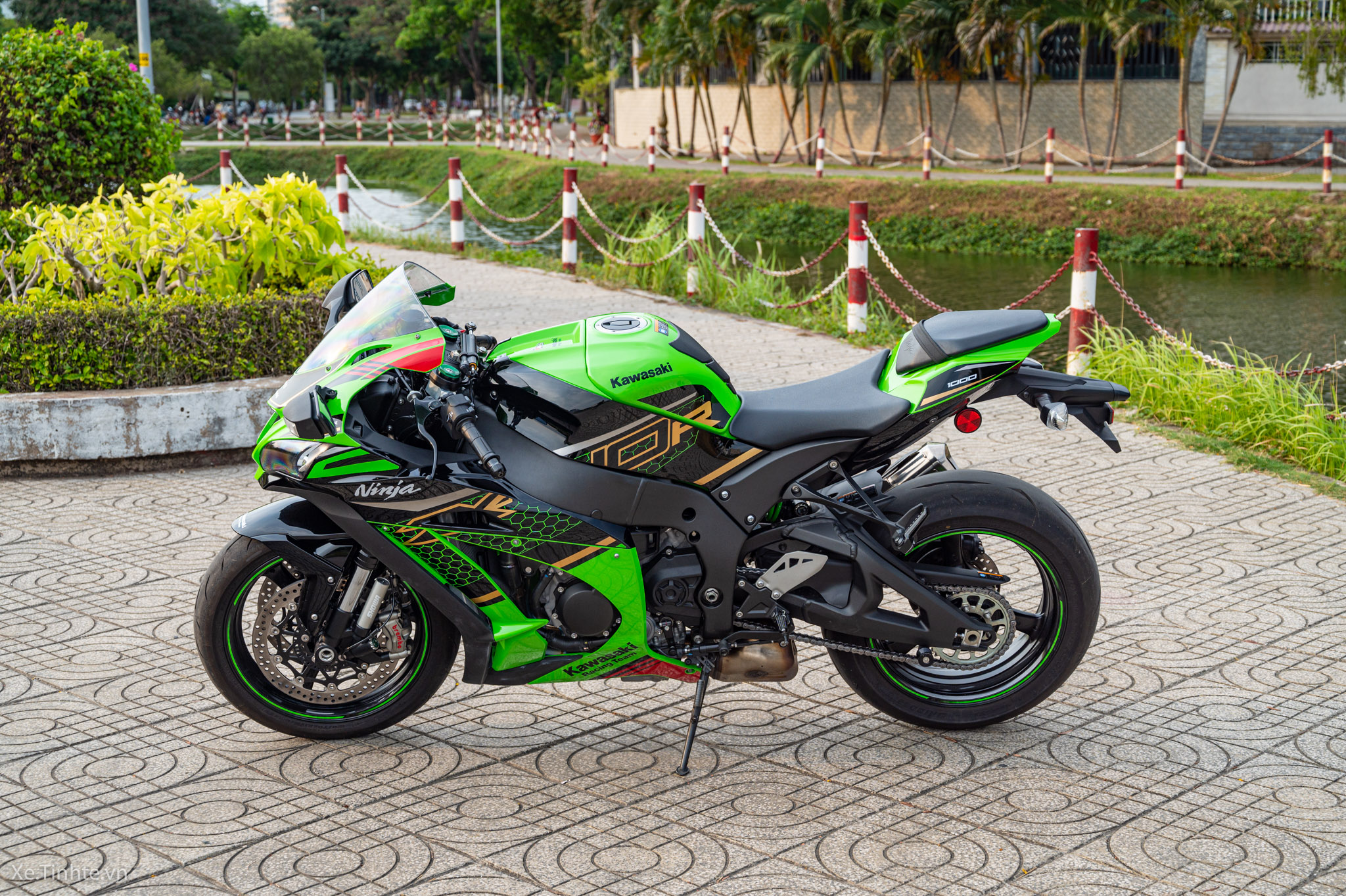 Trên tay Kawasaki Ninja ZX-10R 2020 - thay đổi tem xe và một chút trong ...