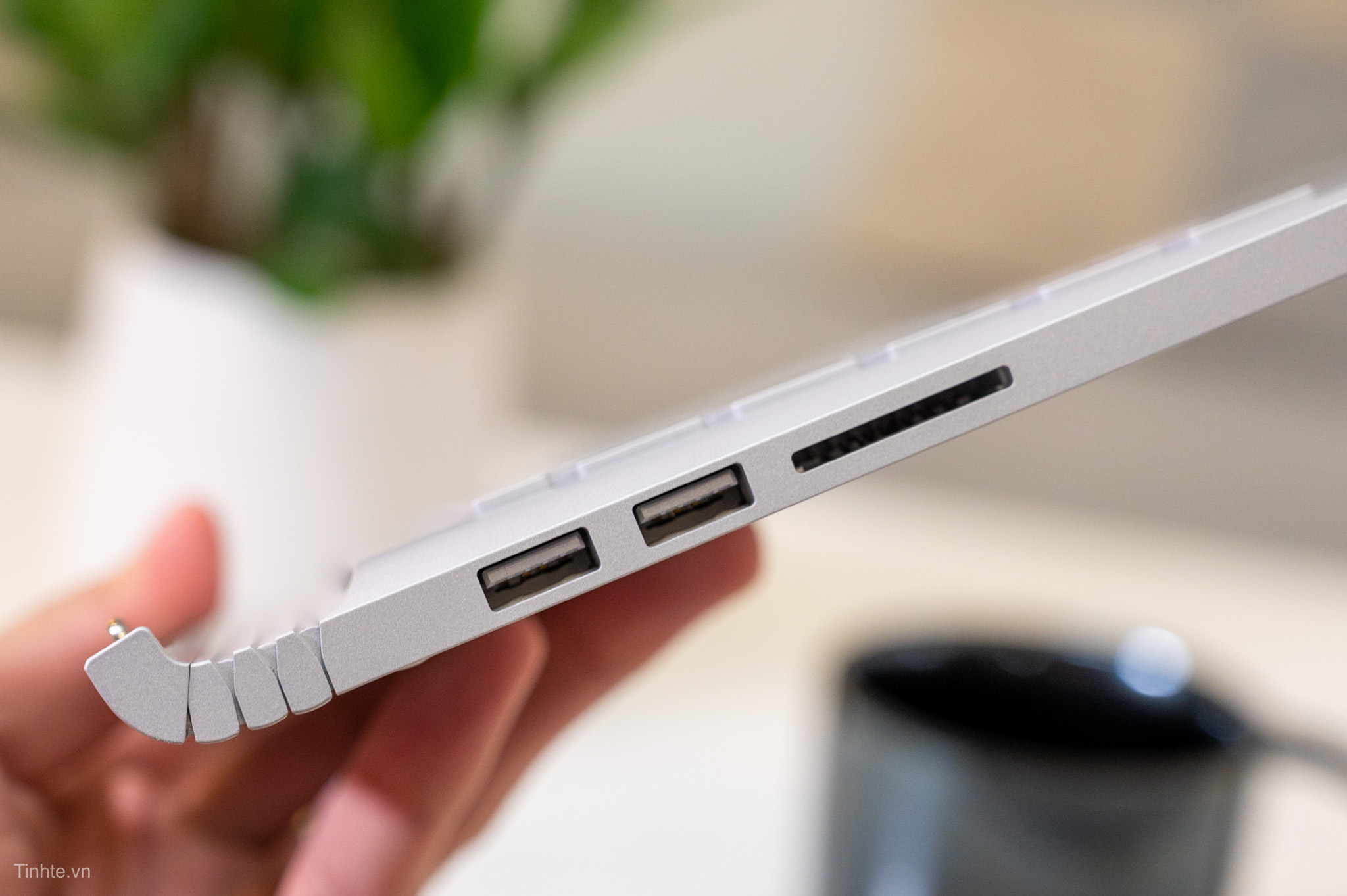 Trên tay Surface Book 3 giá gần 50 triệu đồng