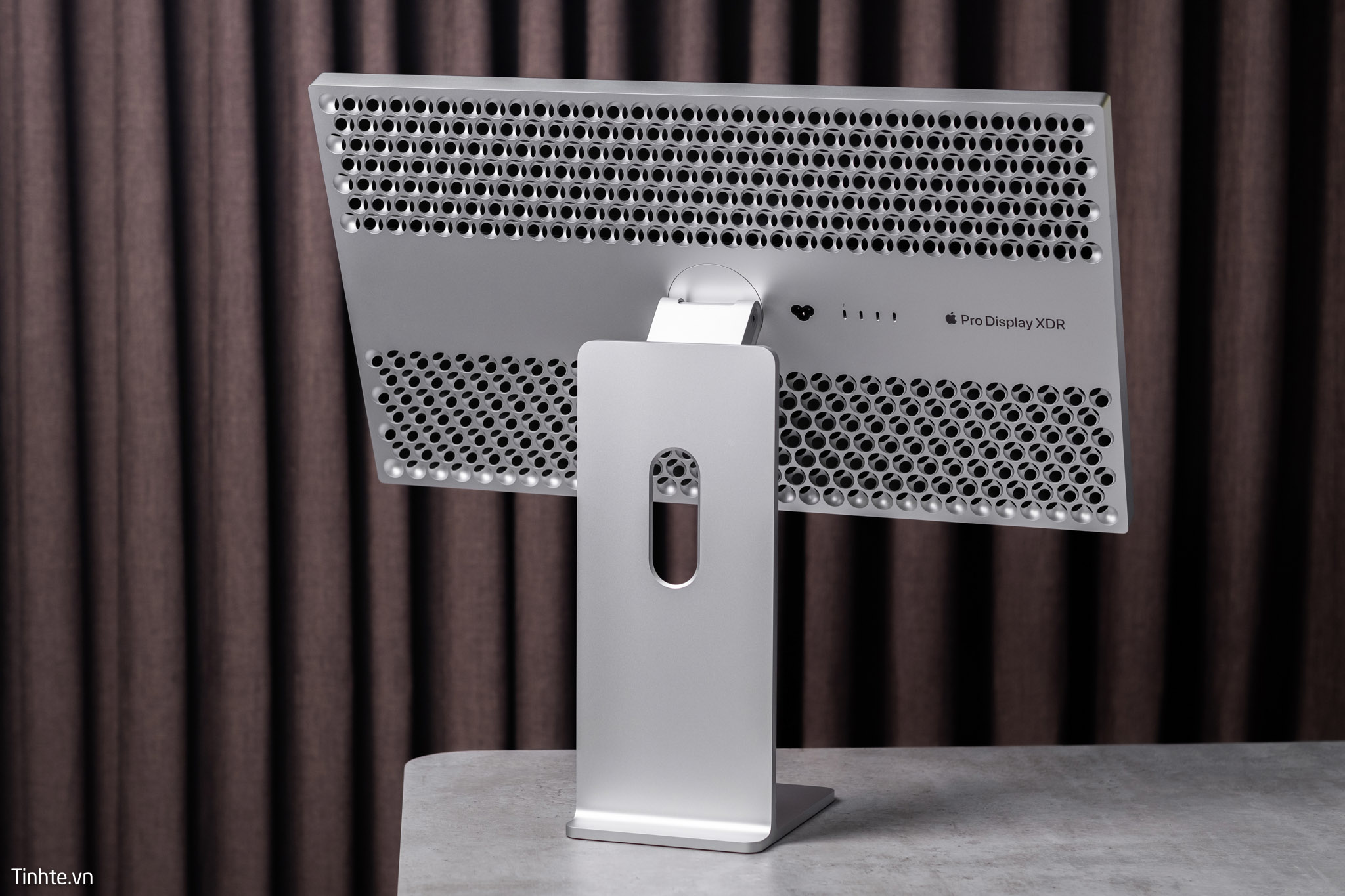 Trên tay Apple Pro Stand: chân màn hình 1000USD có khác