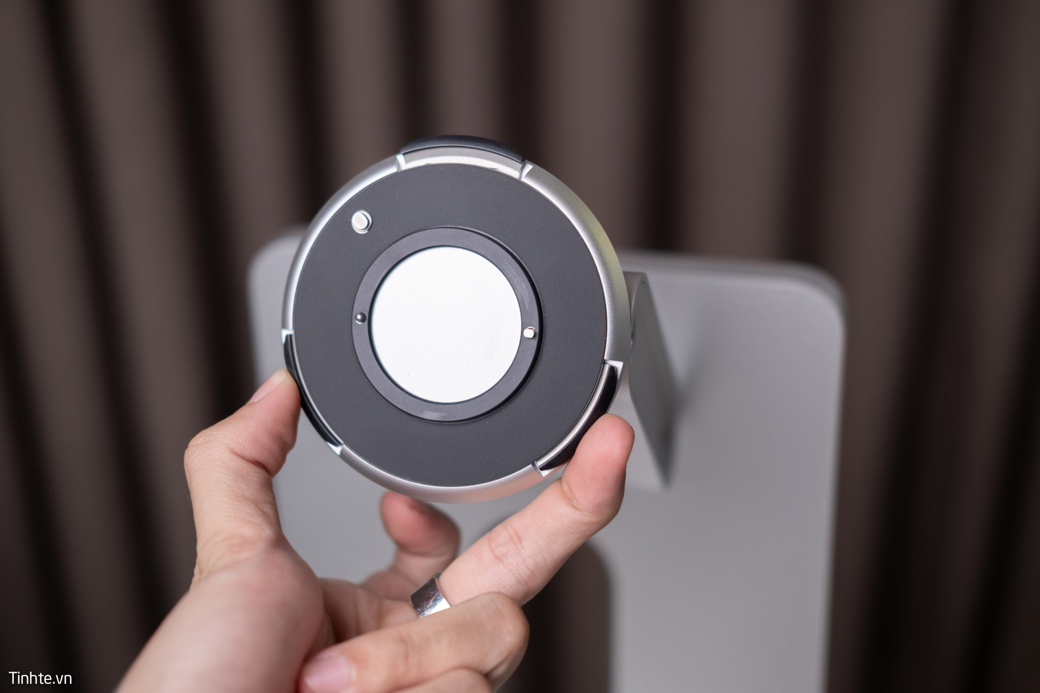 Trên tay Apple Pro Stand: chân màn hình 1000USD có khác