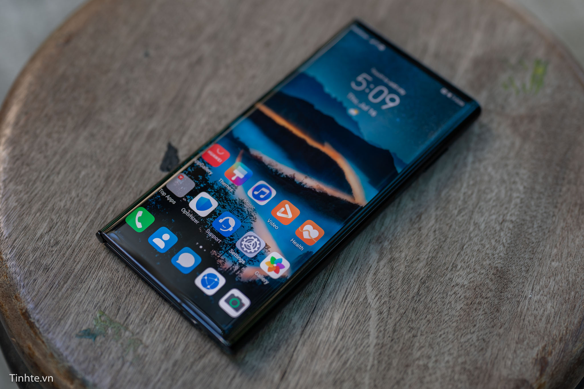 Trên tay Huawei Mate XS: nhìn đẹp, cầm đã