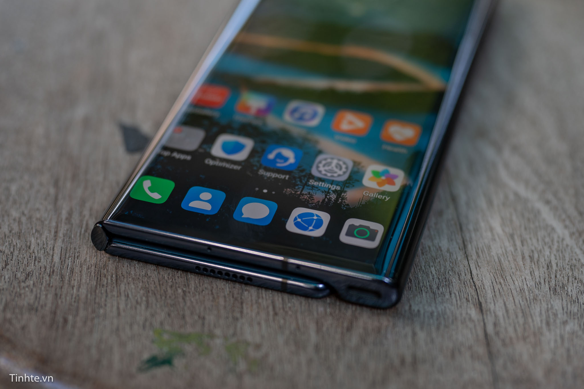 Trên tay Huawei Mate XS: nhìn đẹp, cầm đã
