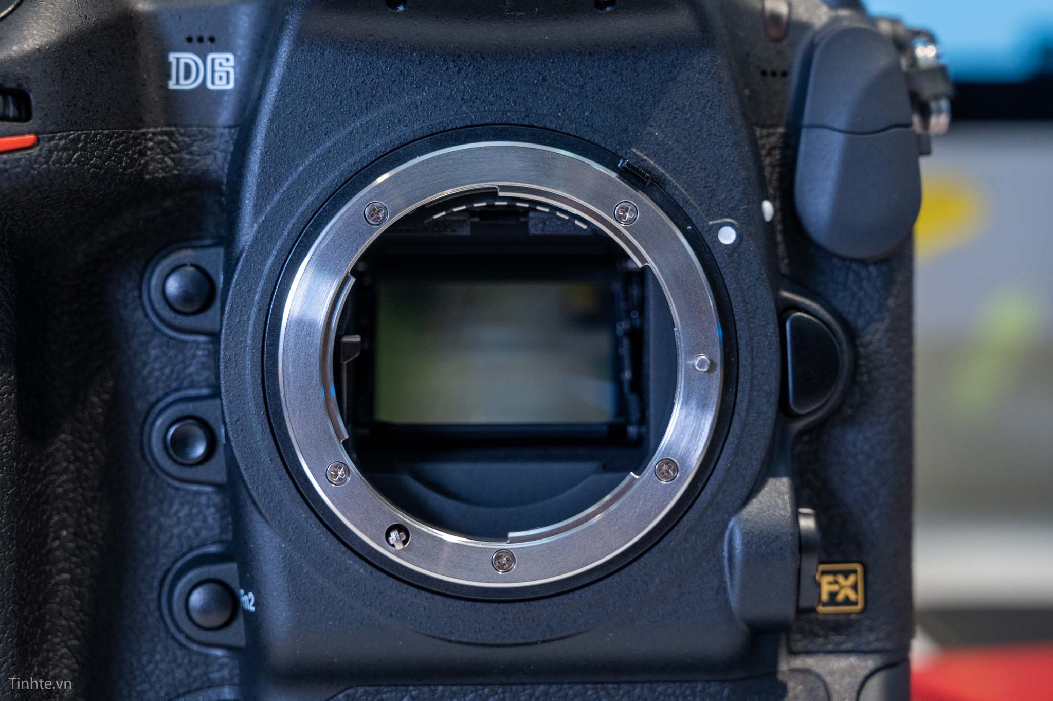 Trên tay Nikon D6