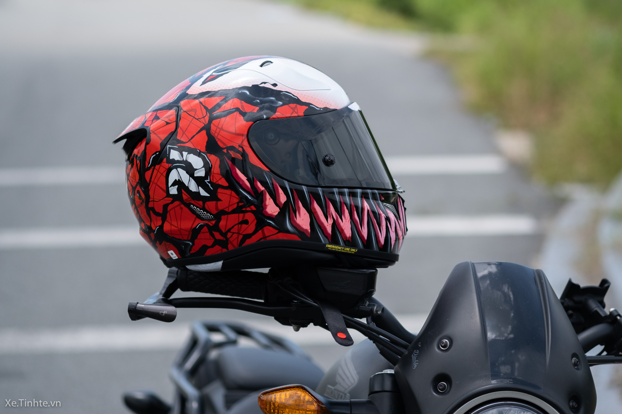 Trên tay nón fullface HJC Rpha 11 Marvel Carnage: hoạ tiết lạ mắt ...