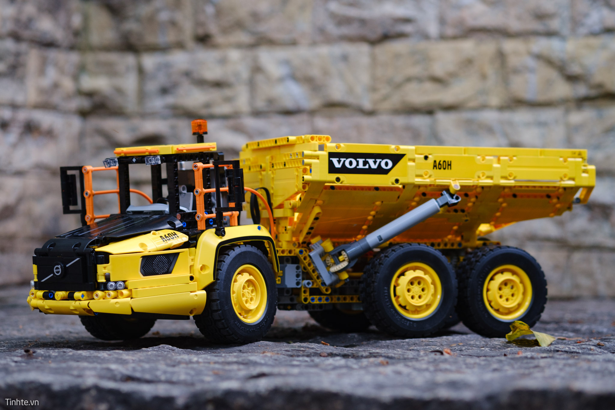 Trên tay xe tải đồ chơi thông minh Lego Volvo A60H, dẫn động 6 bánh ...