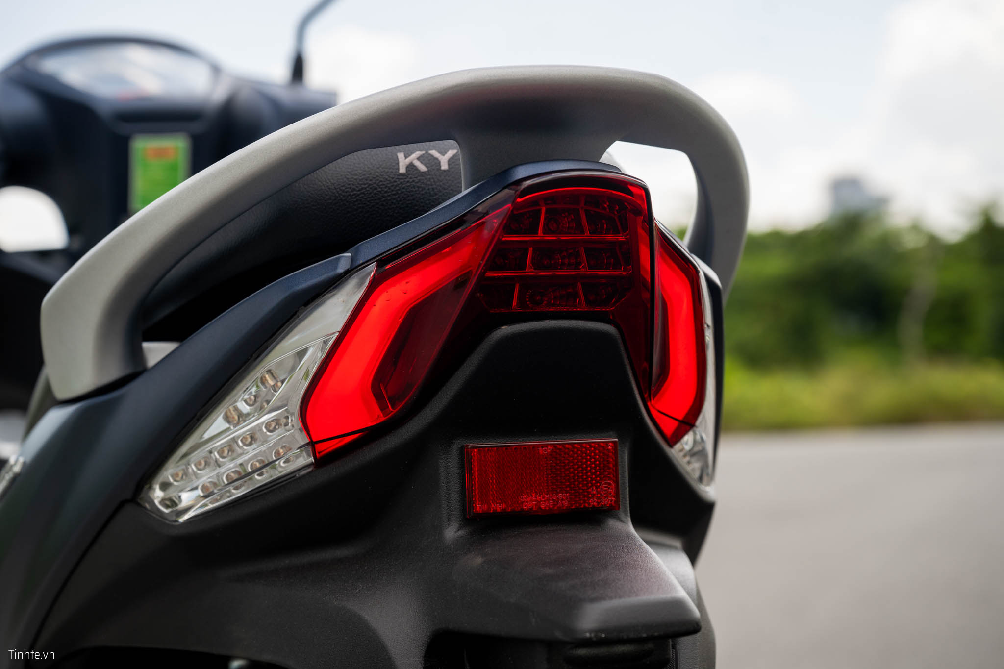 Trên tay Kymco Candy Hermosa 50: xe đẹp và tiện dụng, đèn LED hiện đại ...