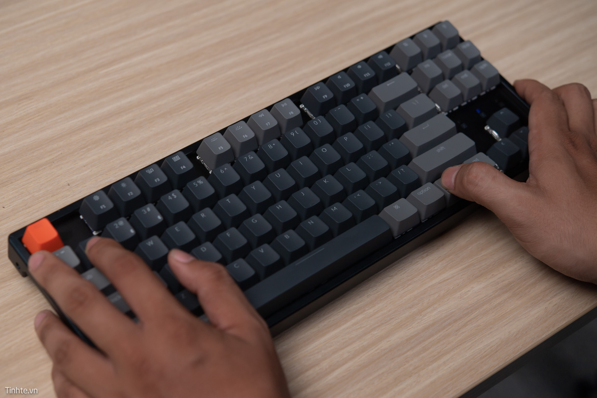 Trên tay Keychron K8 - layout TKL dễ chơi keycap, hot swap, vẫn không dây