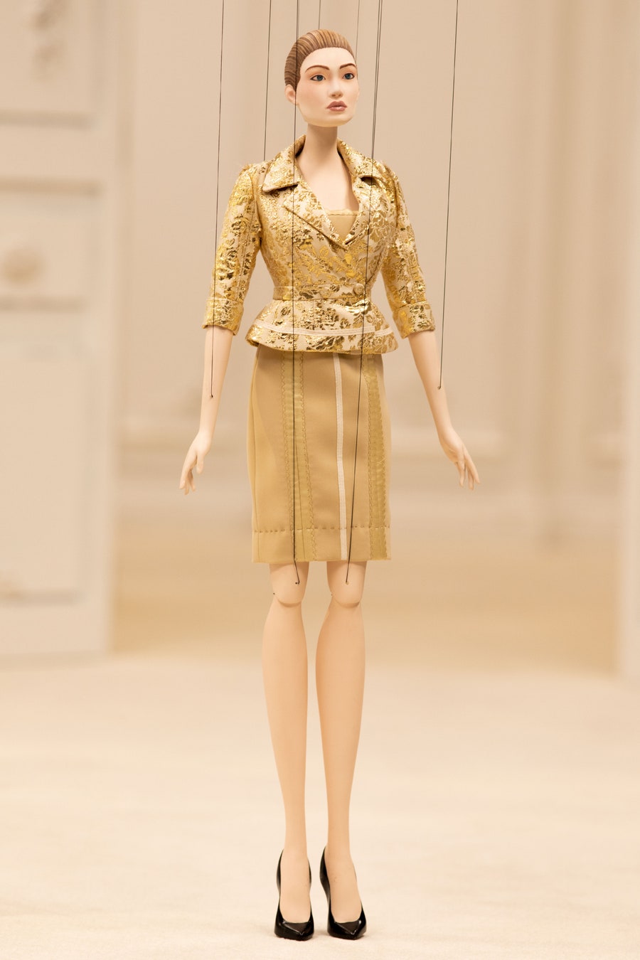 Moschino sử dụng Puppets...Rồi tương lai, Model sẽ thất nghiệp bởi AI ...
