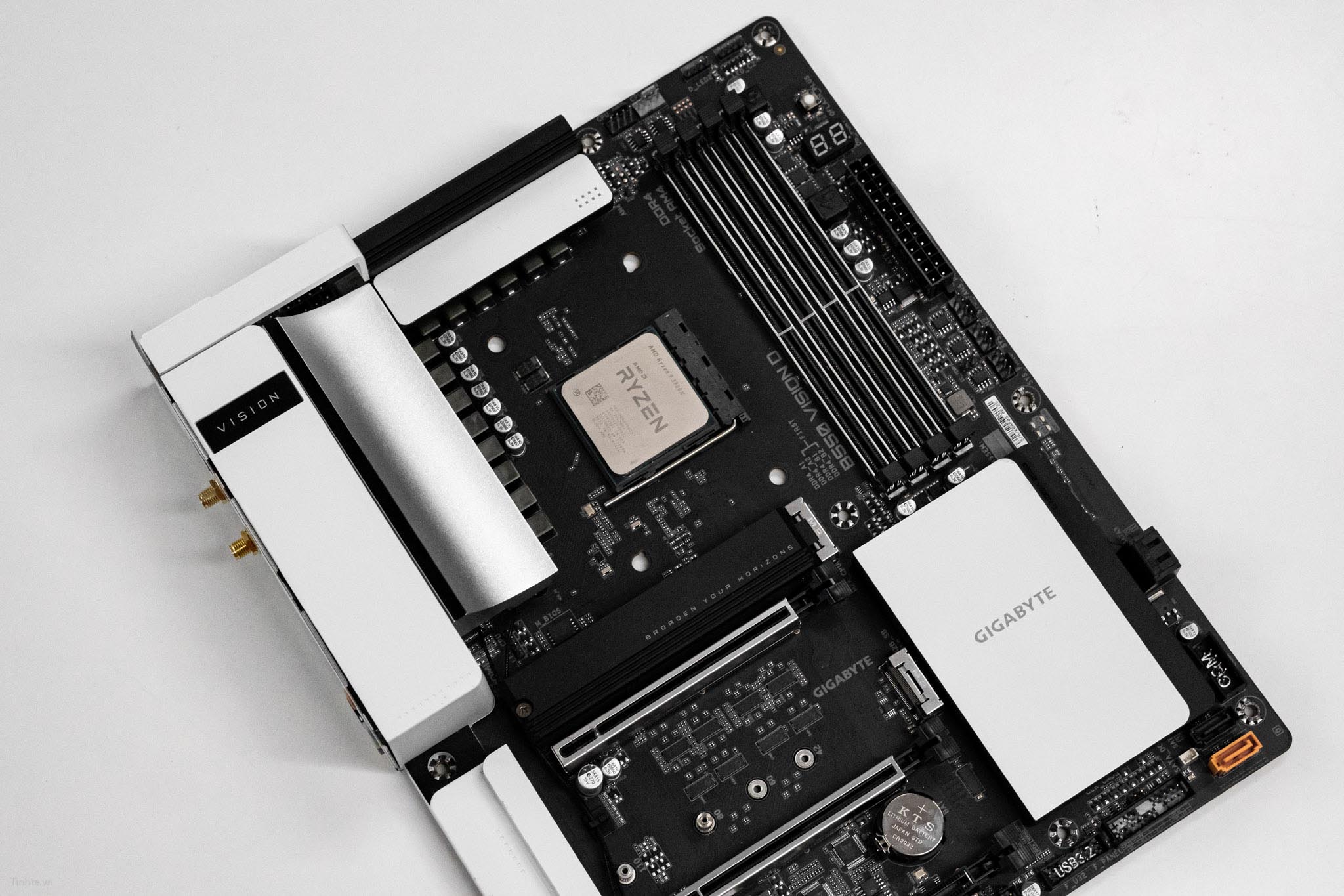 Trên tay B550 Vision D - một chiếc bo đẹp lịch sự, dùng Ryzen nhưng vẫn ...