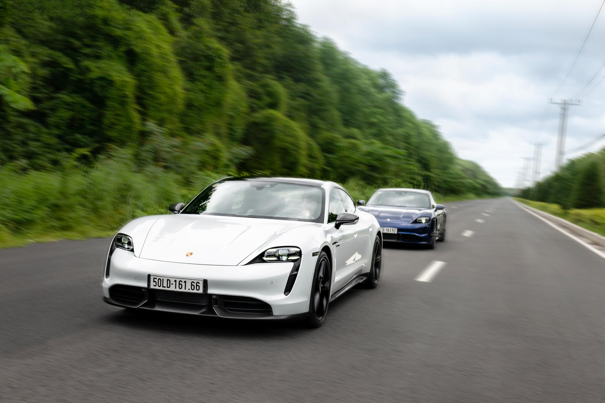 Giá lăn bánh của Porsche Taycan tại Việt Nam