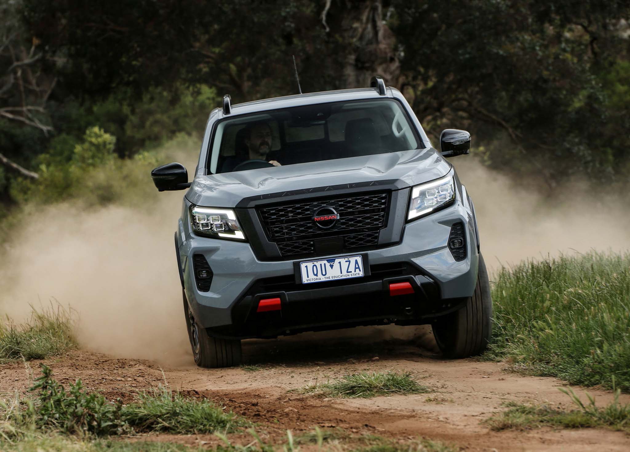 Nissan Navara 2021 ra mắt, nâng cấp diện mạo và hệ thống an toàn